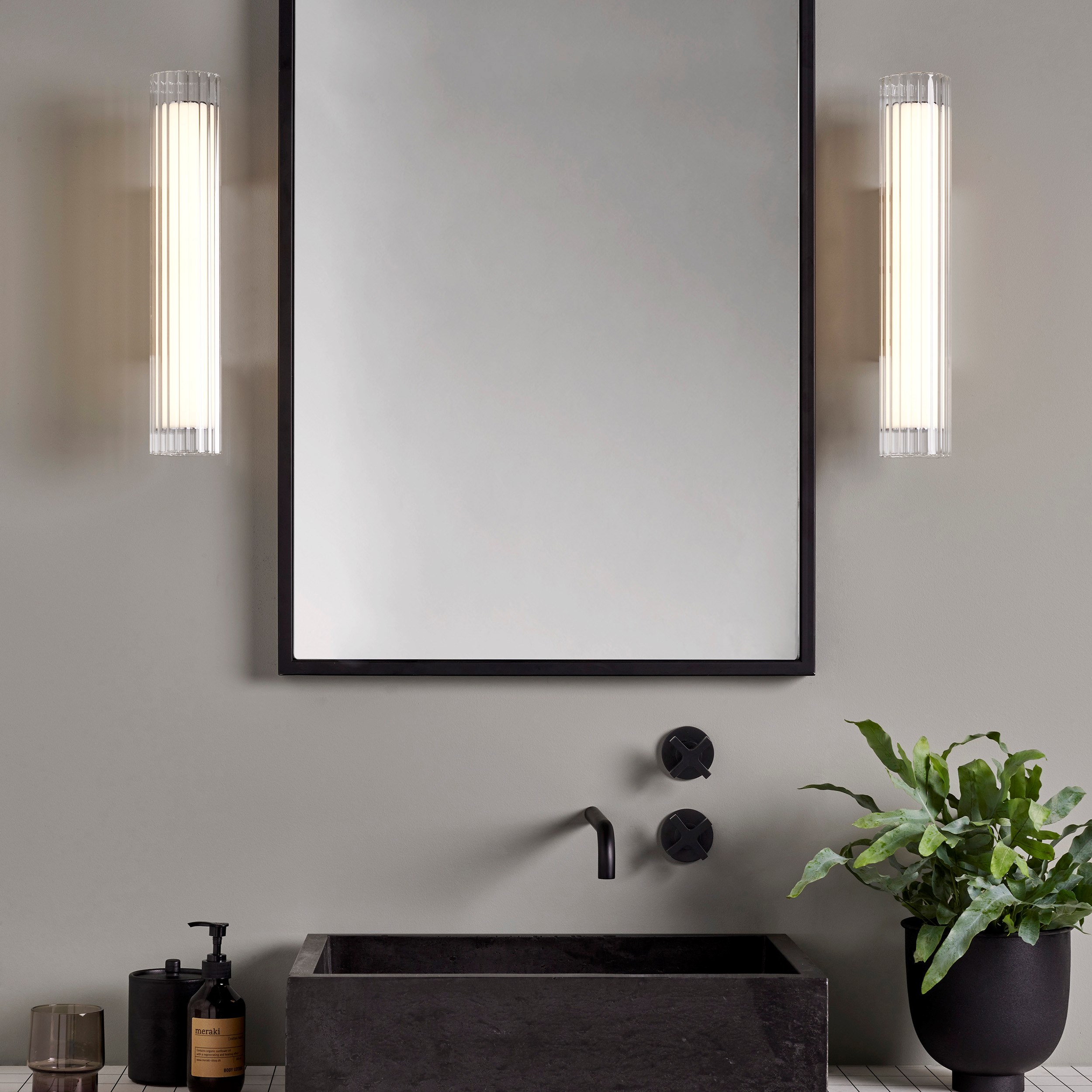 IO 420 LED glass wall light By Astro Lighting