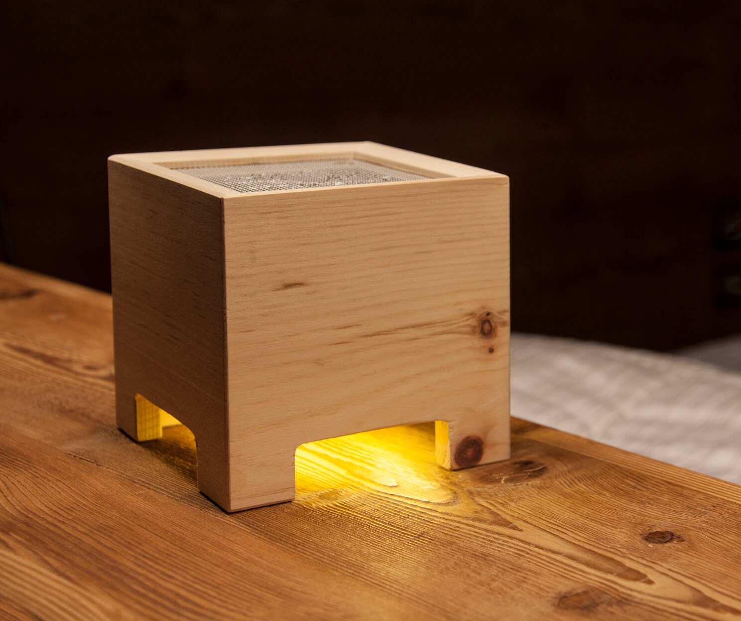 Table lamp / air purifier ION By Brillamenti