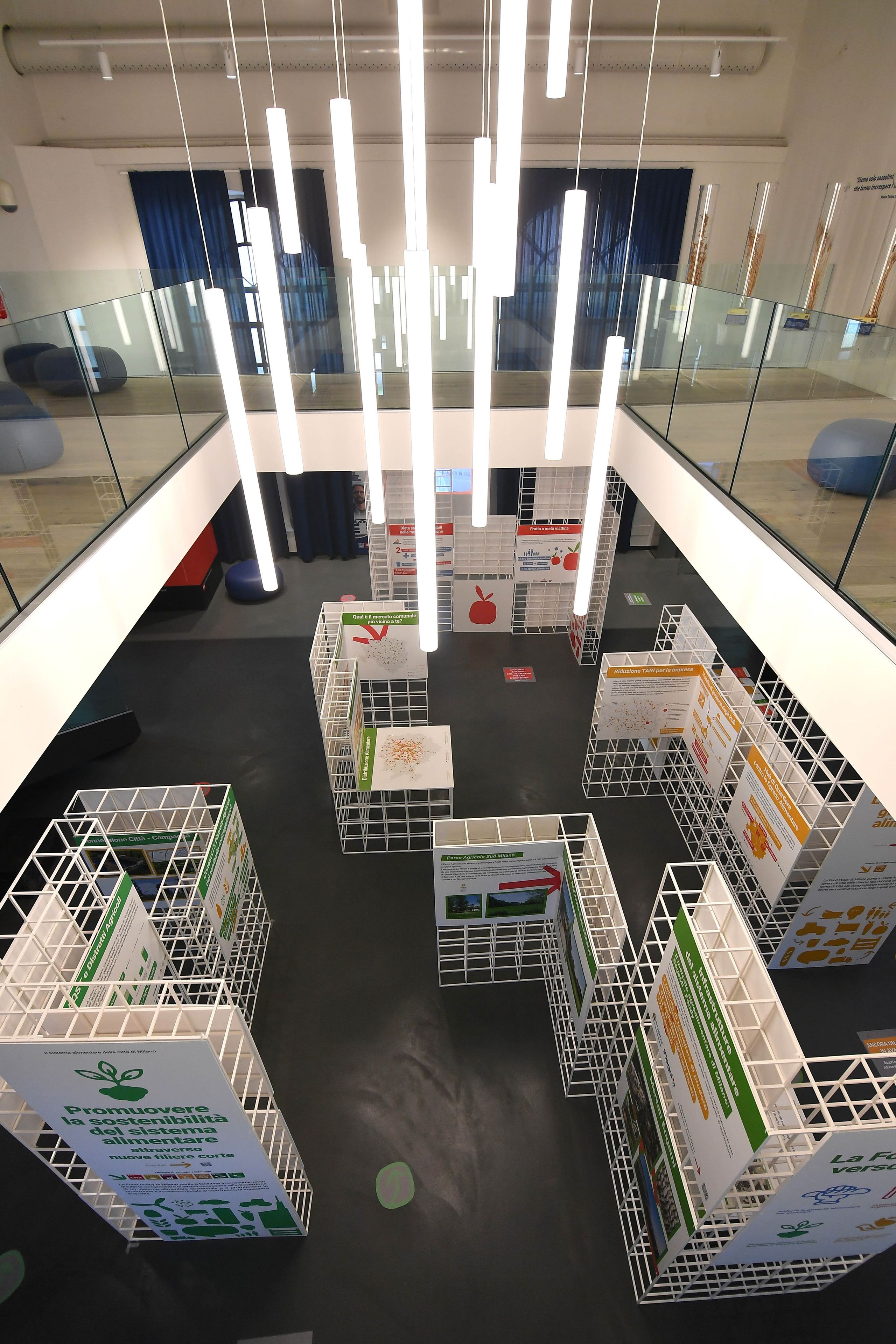 IPOT AD HOC RETAIL / EXHIBITION Modular aluminium display unit By iPot ...