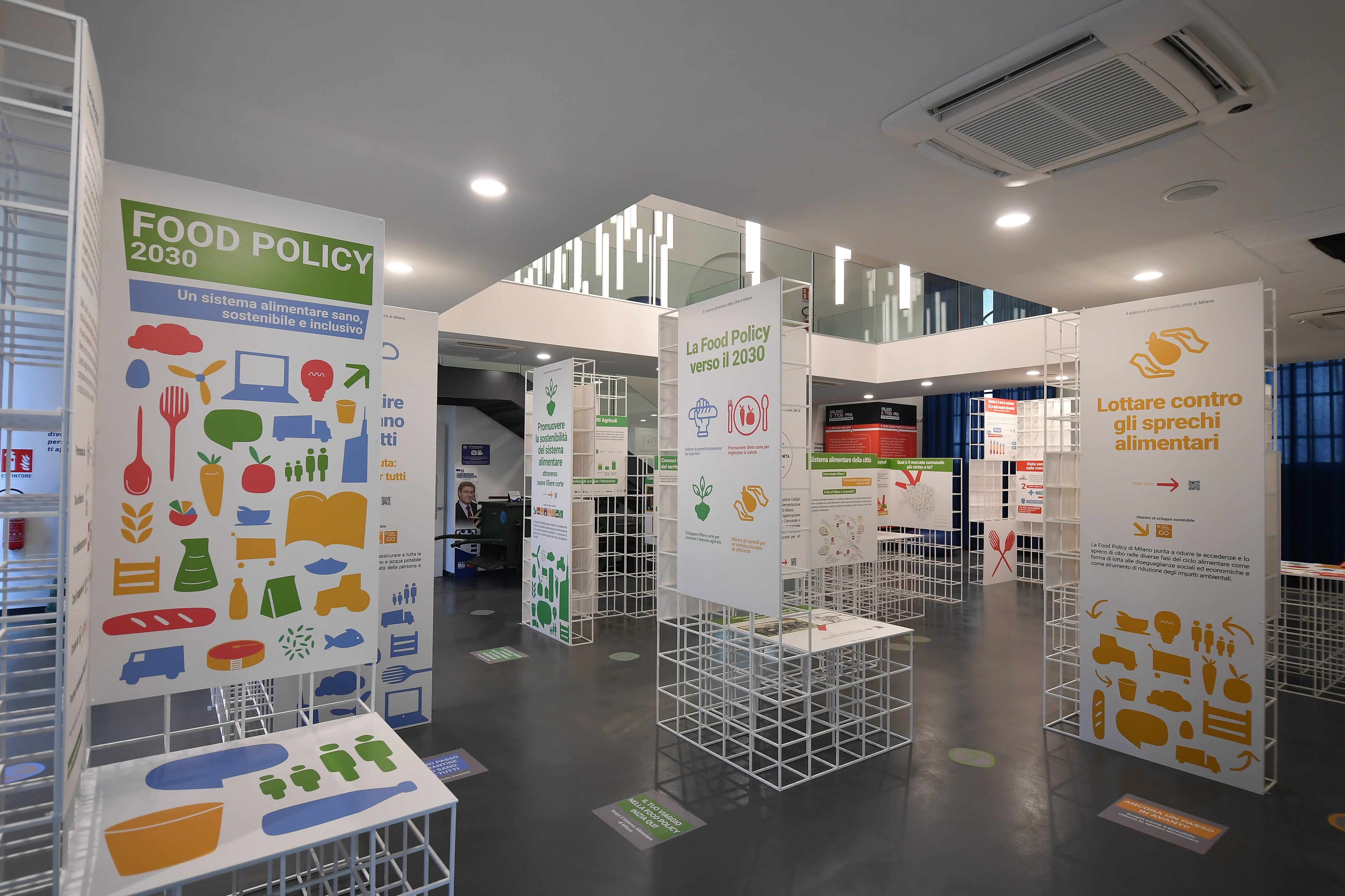 IPOT AD HOC RETAIL / EXHIBITION Modular aluminium display unit By iPot ...