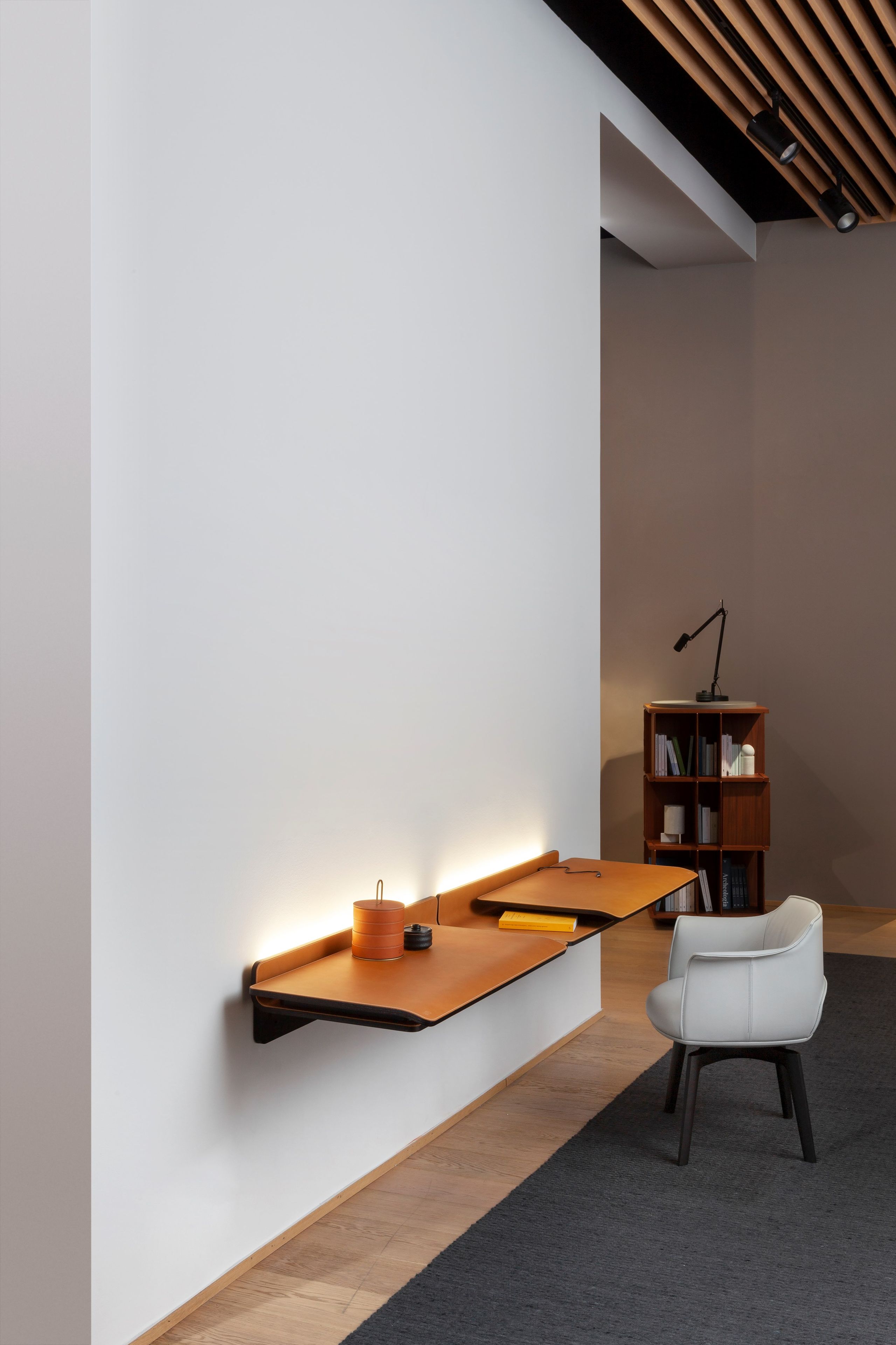 IREN | Wall mounted secretary desk THE COLLECTION - Tables and Chairs ...