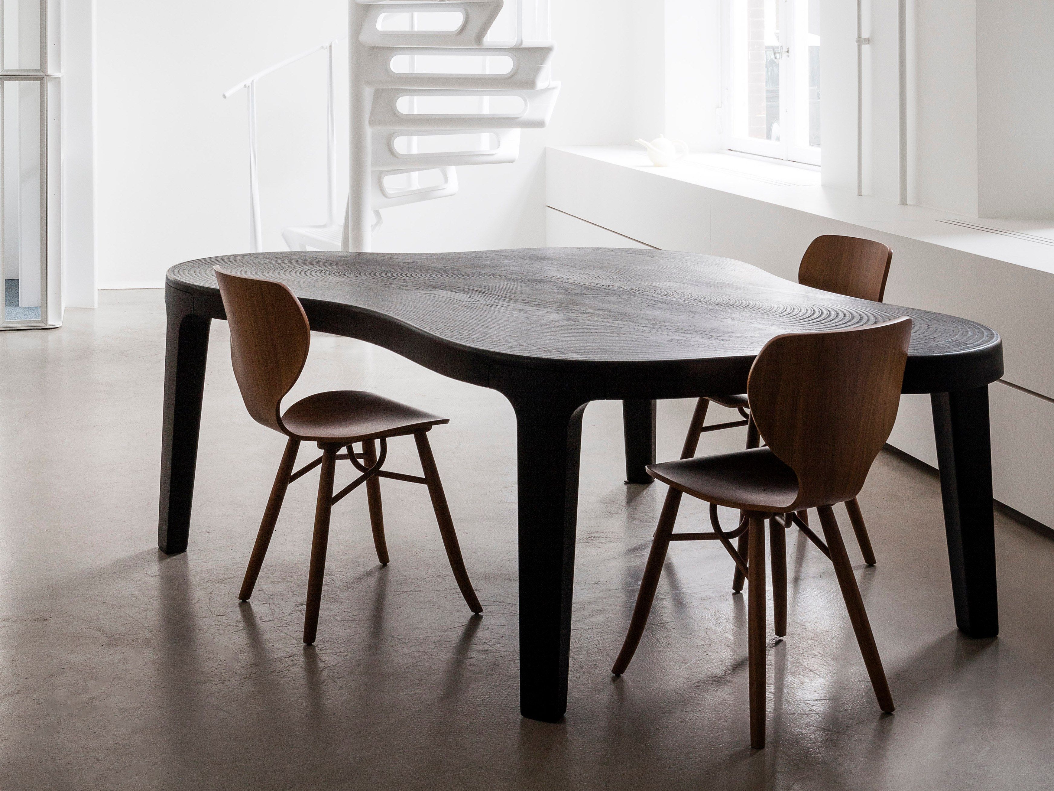 ISOLA | Dining table By Linteloo design Roderick Vos
