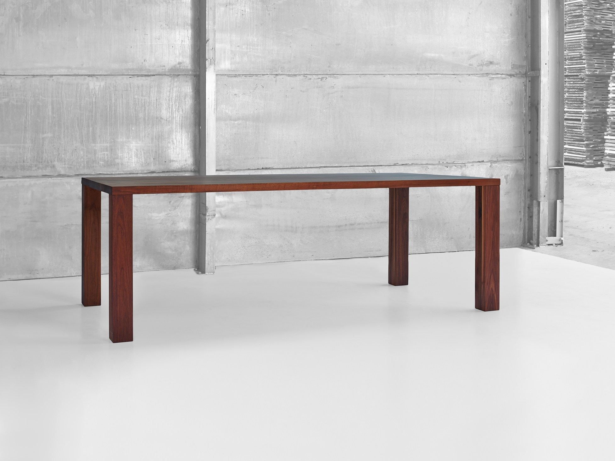 IUSTUS Table By Vitamin Design