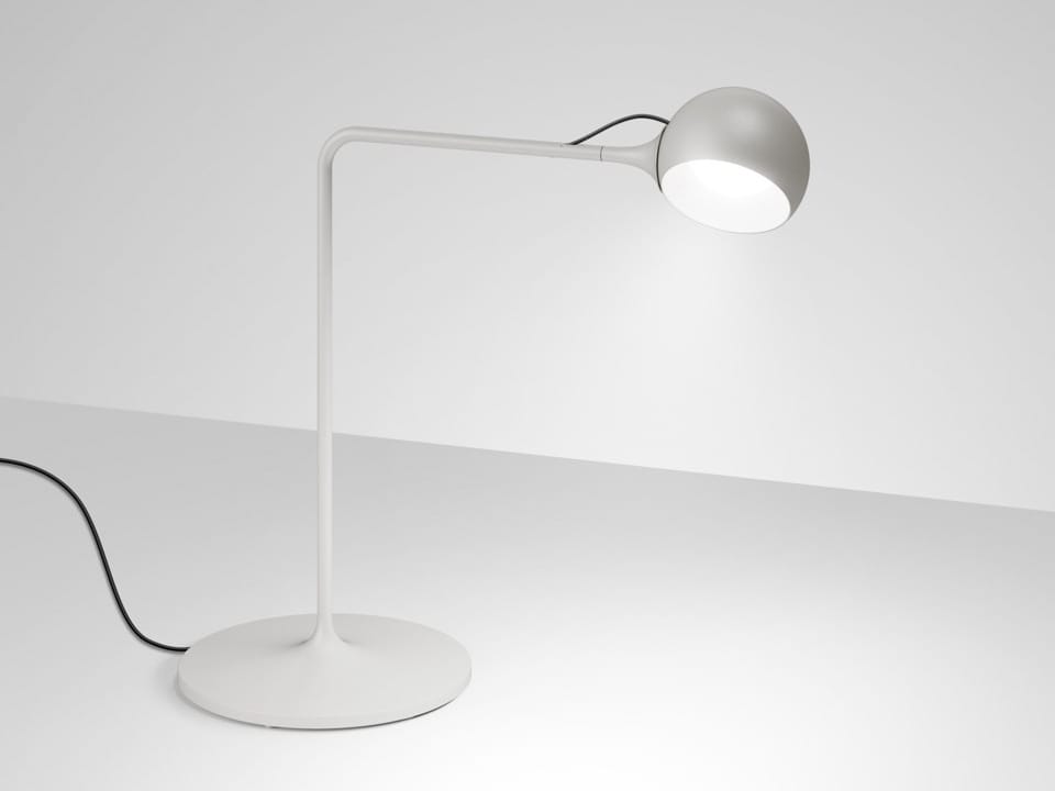 IXA | Desk lamp By Artemide design Foster + Partners