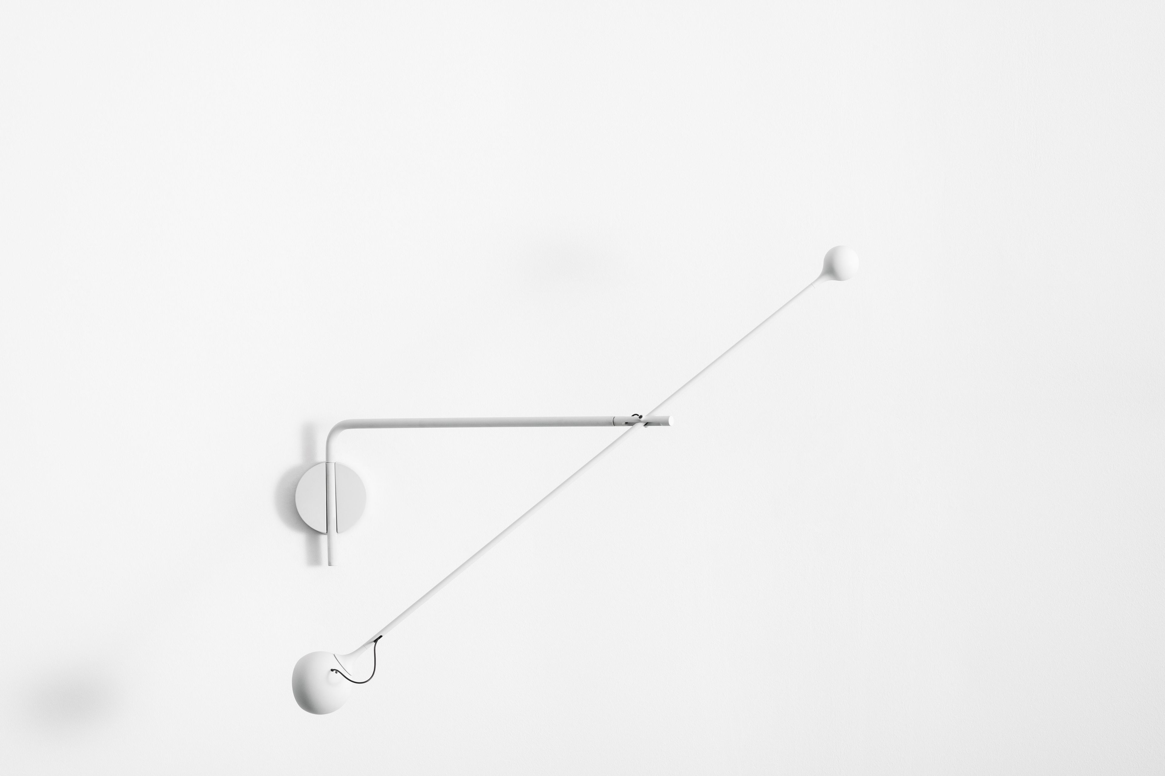 IXA Adjustable wall lamp By Artemide | design Foster + Partners