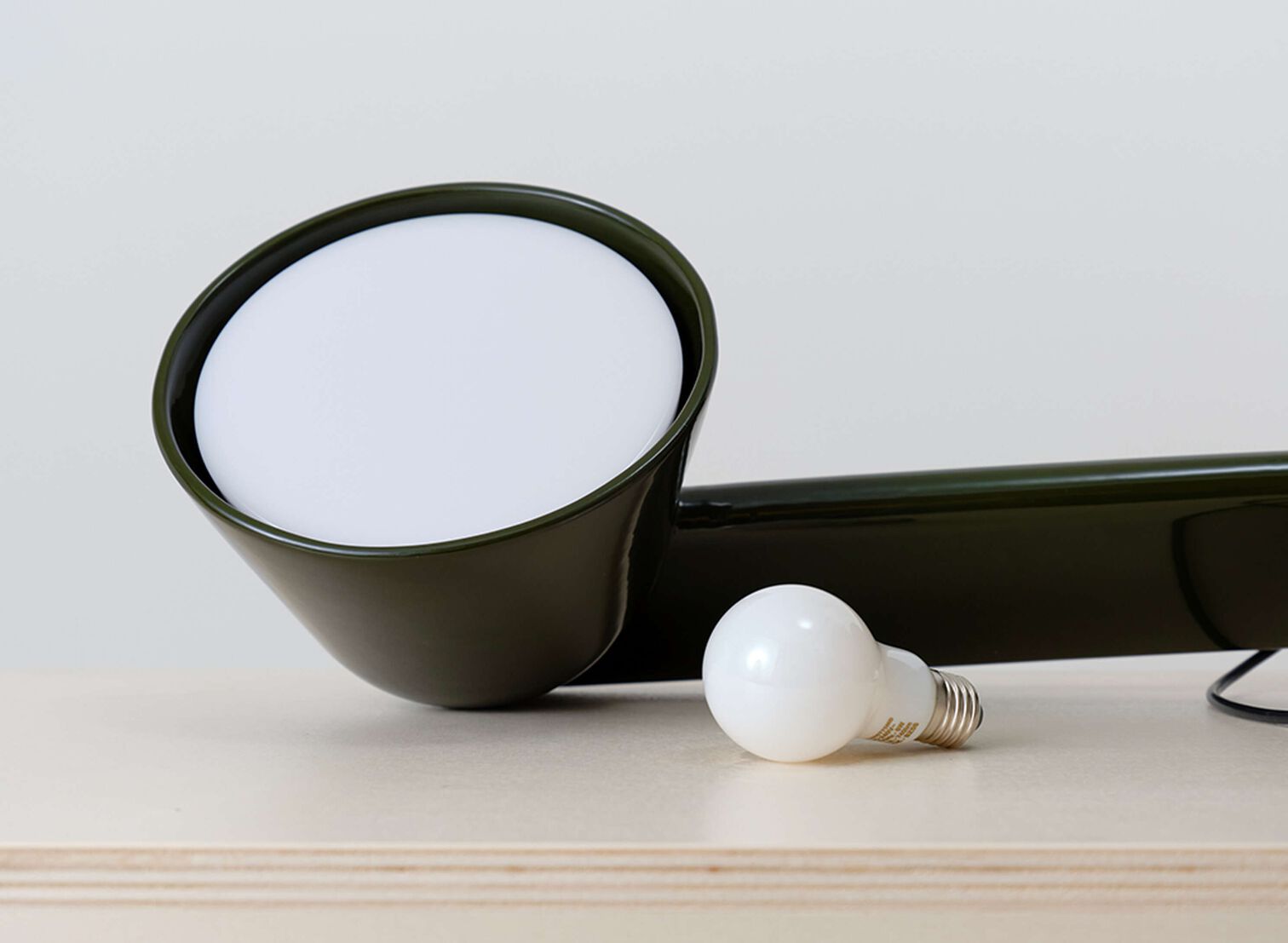 FLOS - CÉRAMIQUE SIDE SIGNED GREEN Table lamp By In Stock