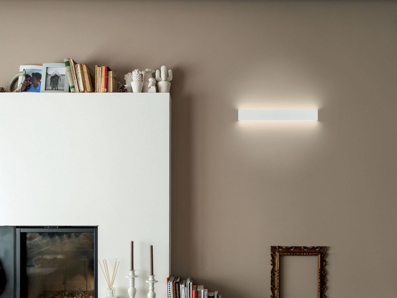 LINEA LIGHT GROUP - BOX_W2 140 WHITE 3000 LED wall light By In Stock