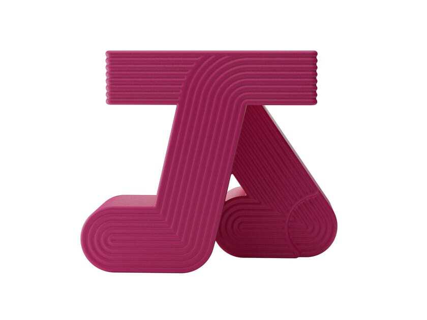QEEBOO - WALKING TABLE FUXIA Coffee table By In Stock