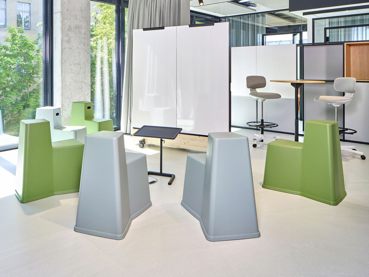 VITRA - NESTABLE SEA BLUE Coffee table By In Stock