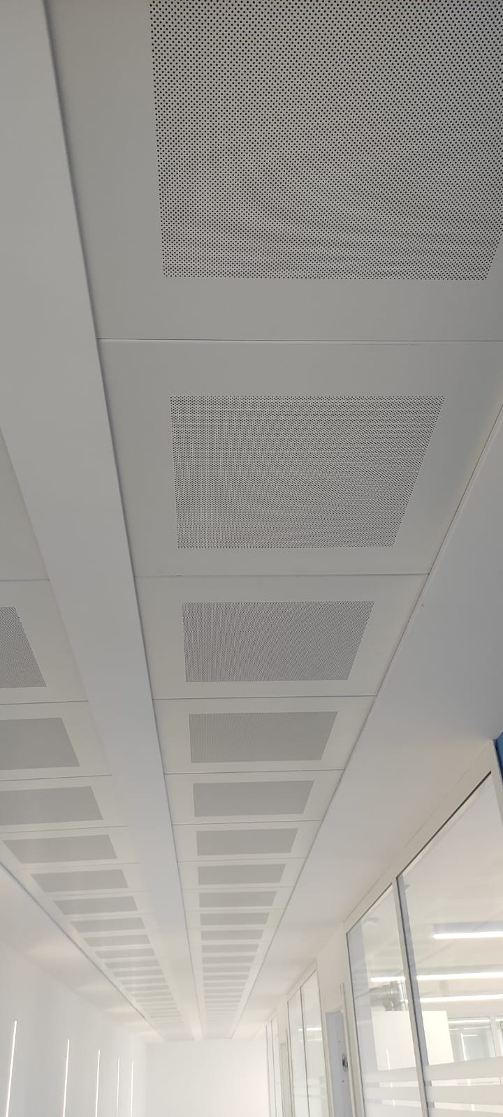 FORMETALQUADRO Radiant ceiling panel By Indecal