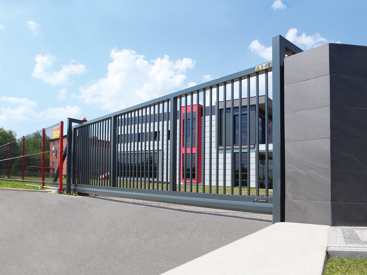 Industrial sliding gate Portail industriel coulissant By WISNIOWSKI