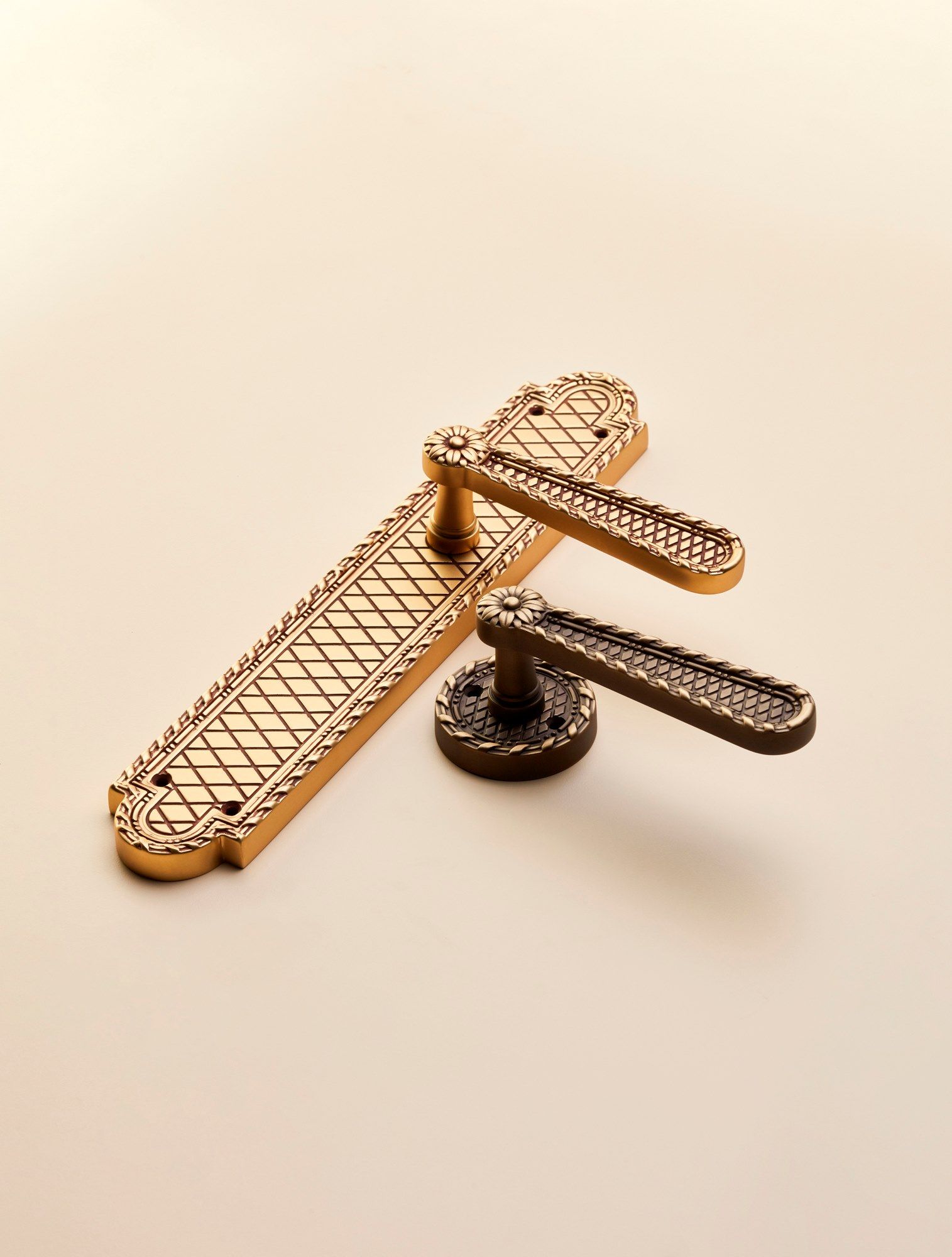 JORDAN | Door handle on back plate Brass door handle on back plate By Dnd