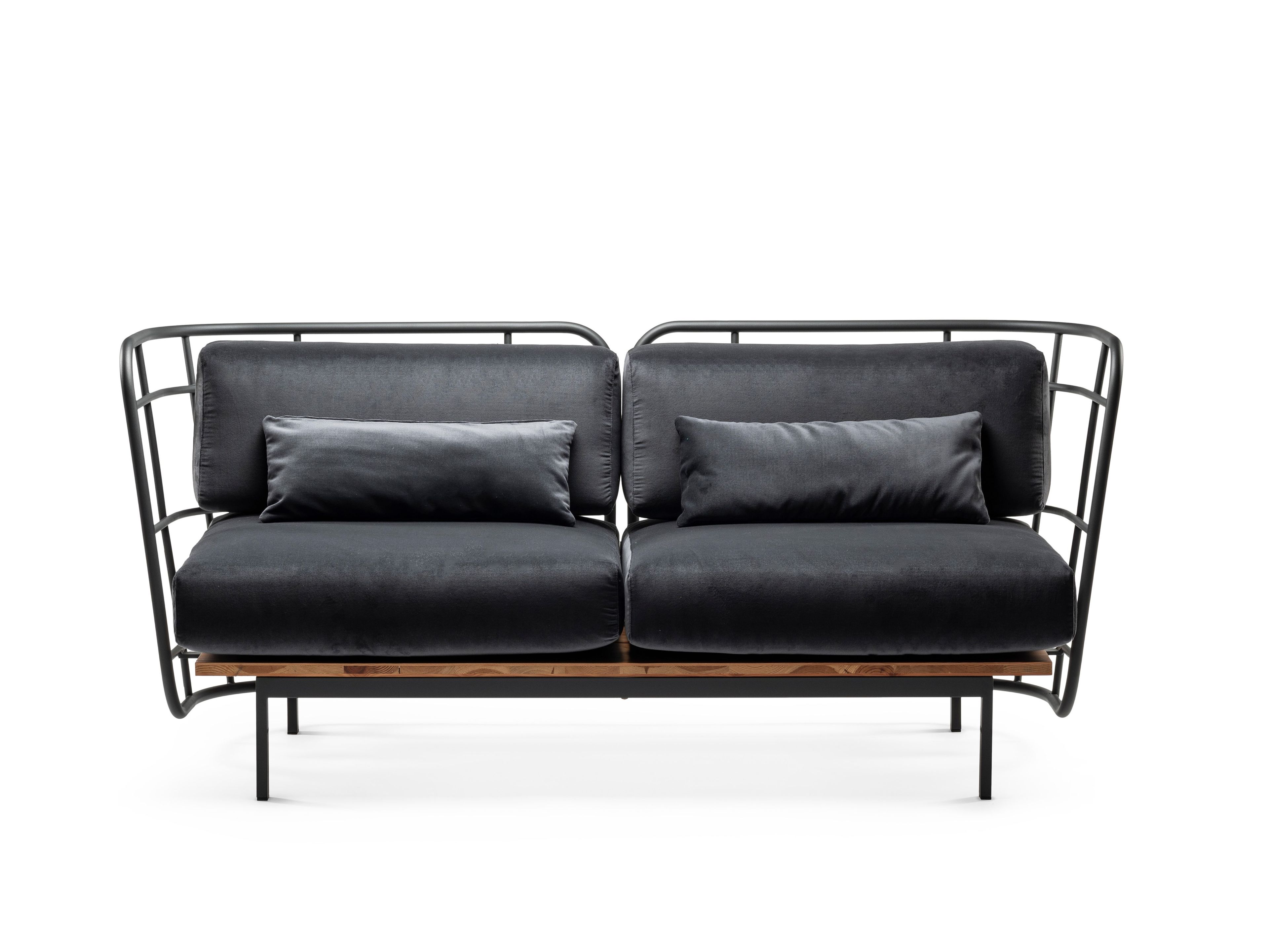 JUJUBE D Metal sofa By CHAIRS & MORE | design 4P1B Design Studio