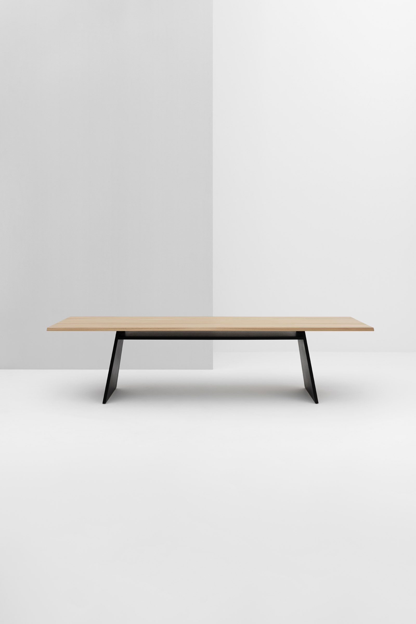 JUNE | Table JUNE / JULY Collection By CRUSO design Jean-François D’Or