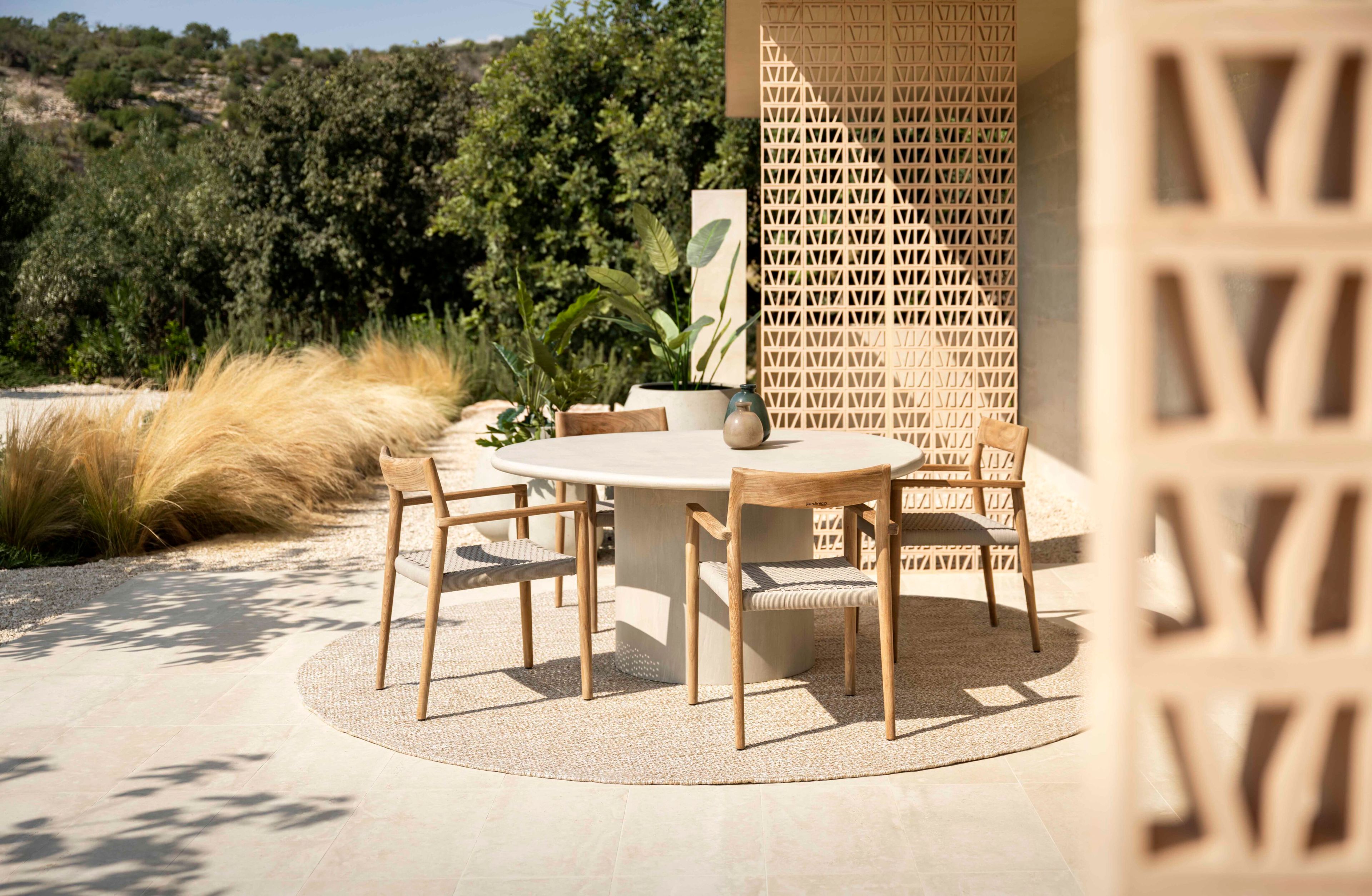 COMO DINING TABLE ROUND Table By Jardinico