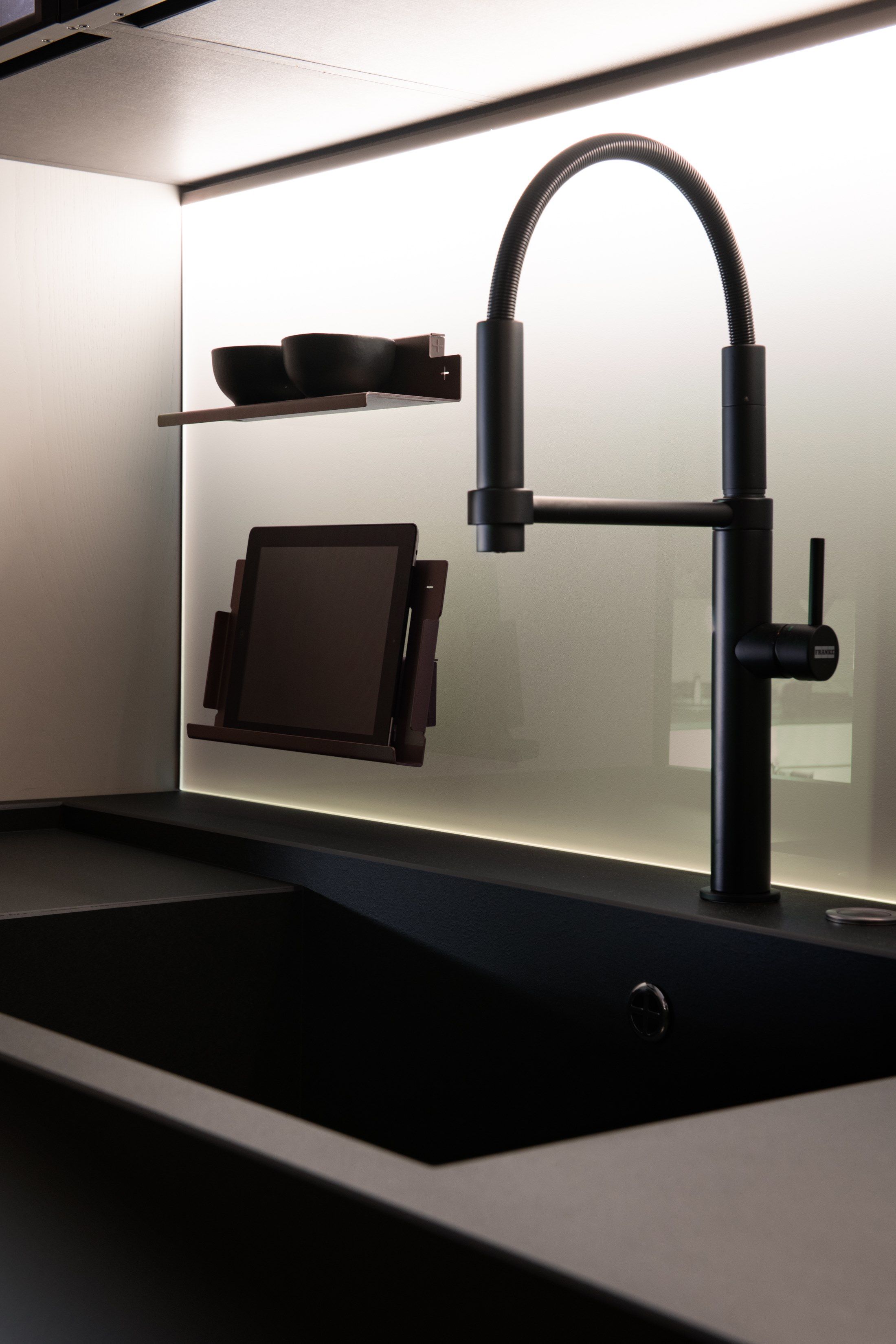 KEA Solid wood kitchen with island By Floritelli Cucine