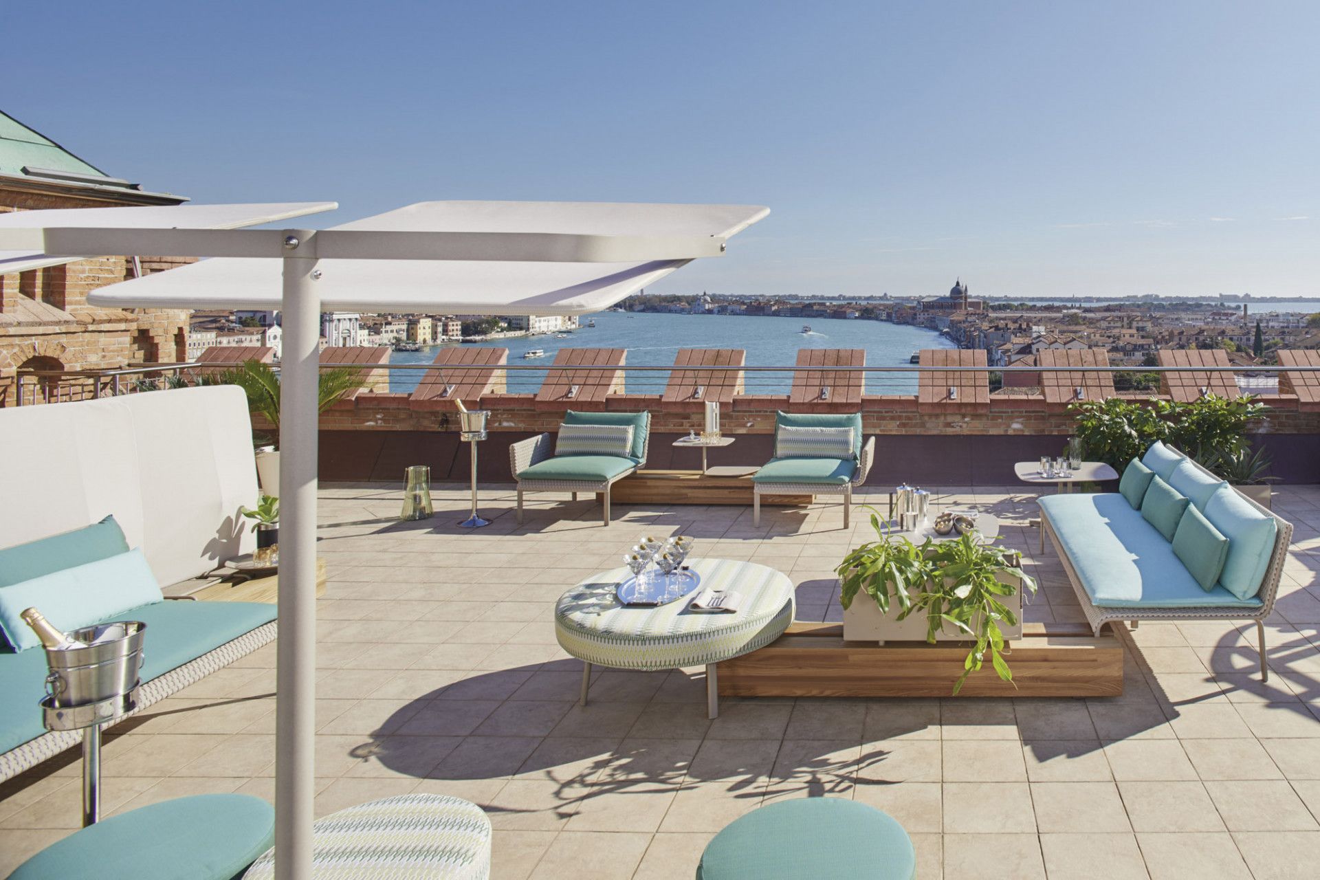 KEY WEST Adjustable Garden umbrella By Roberti