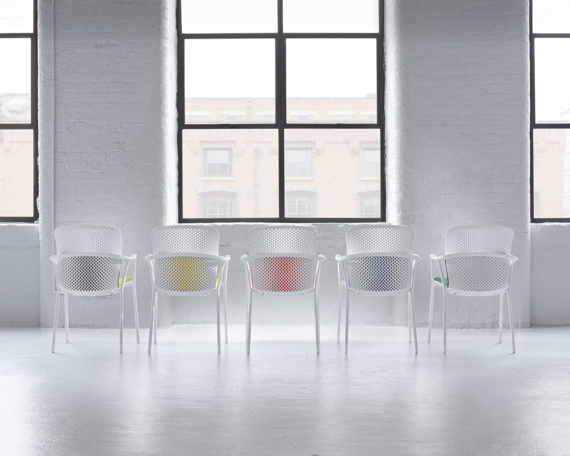 KEYN Stackable chair with armrests By Herman Miller | design forpeople