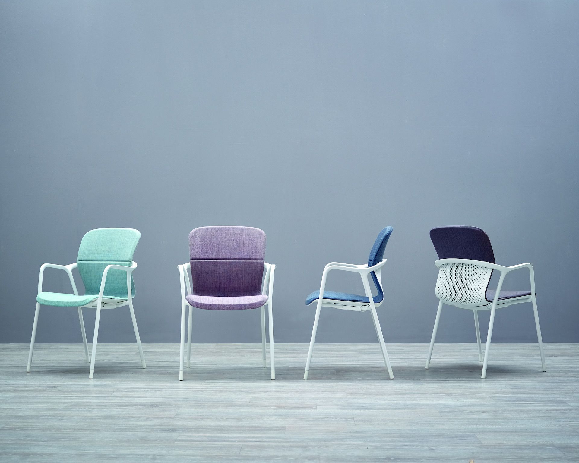 KEYN Stackable chair with armrests By Herman Miller | design forpeople