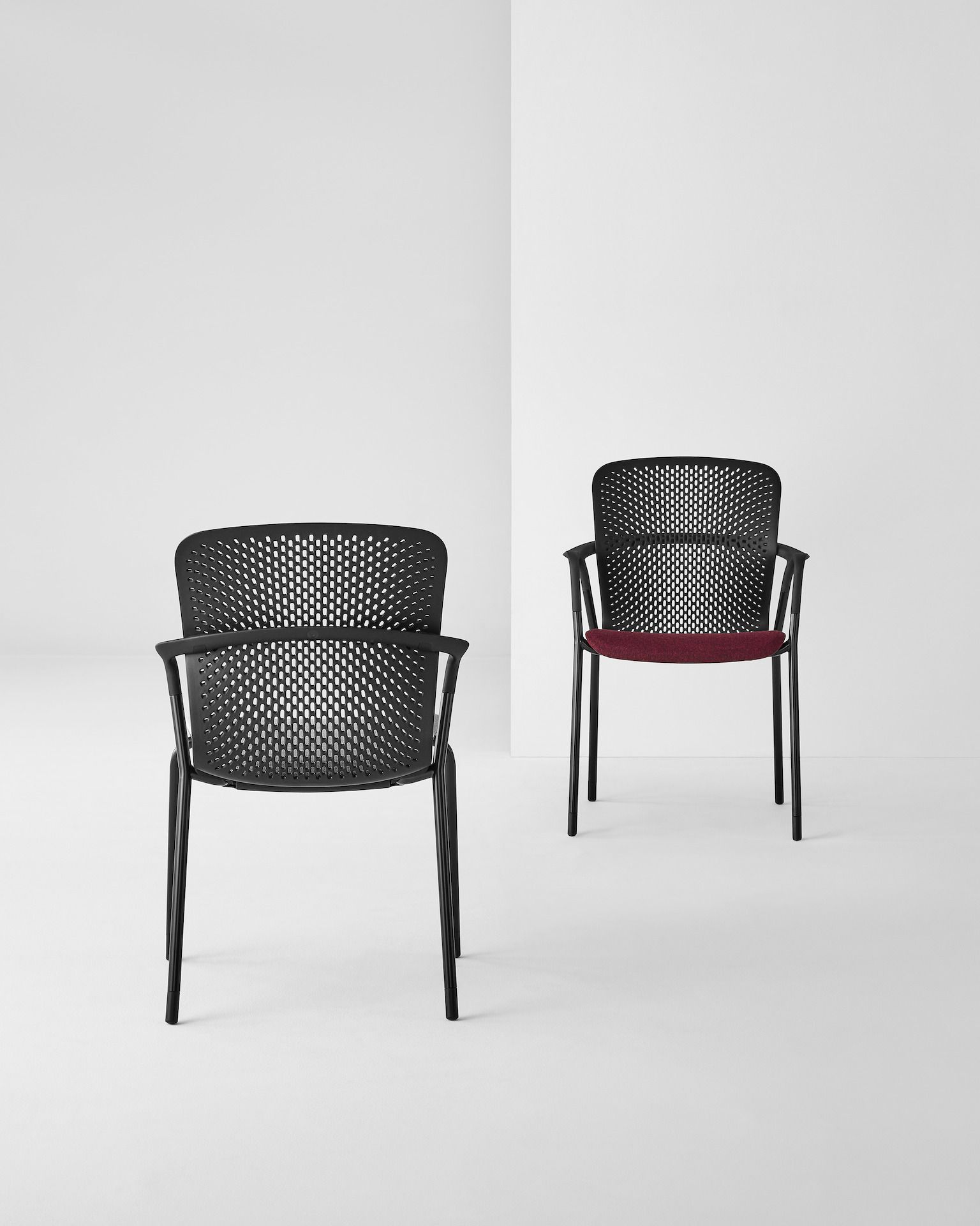 KEYN Stackable chair with armrests By Herman Miller | design forpeople