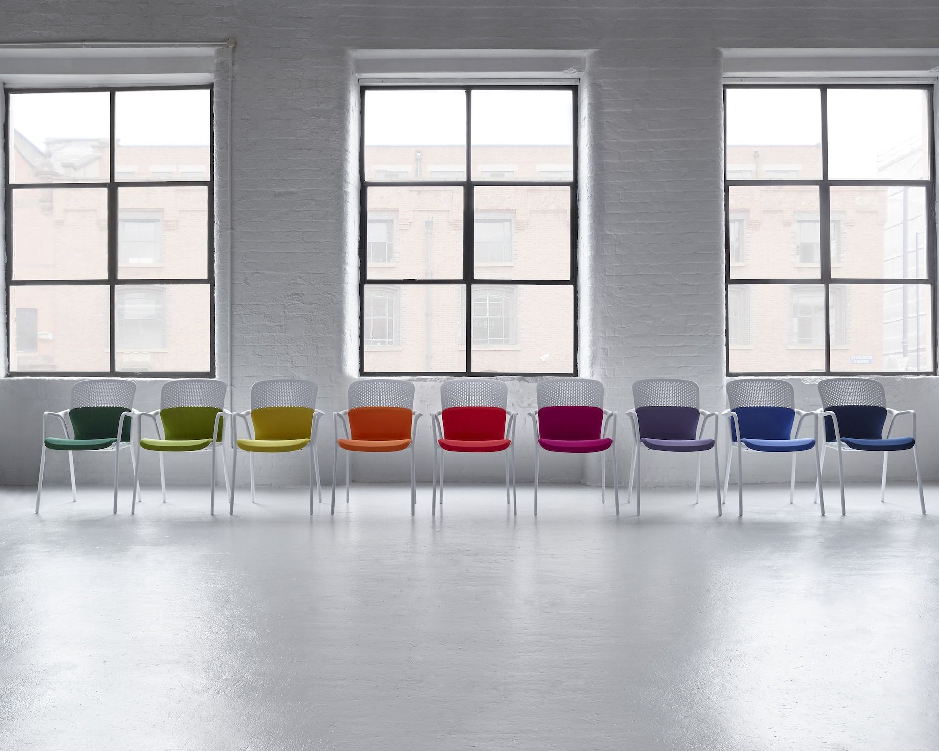 KEYN Stackable chair with armrests By Herman Miller | design forpeople