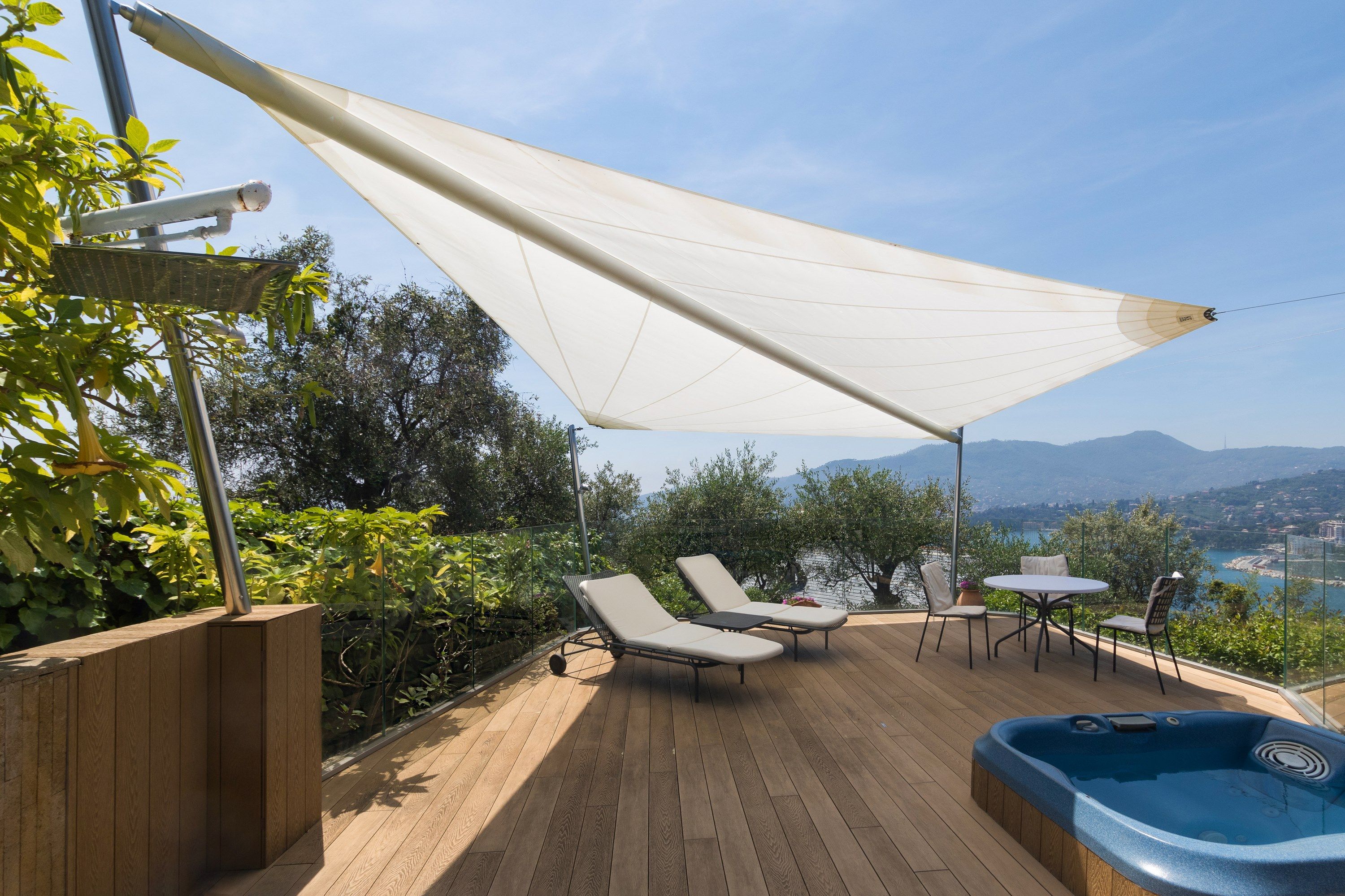 KHEOPE Motorized shade sail By KE Outdoor Design