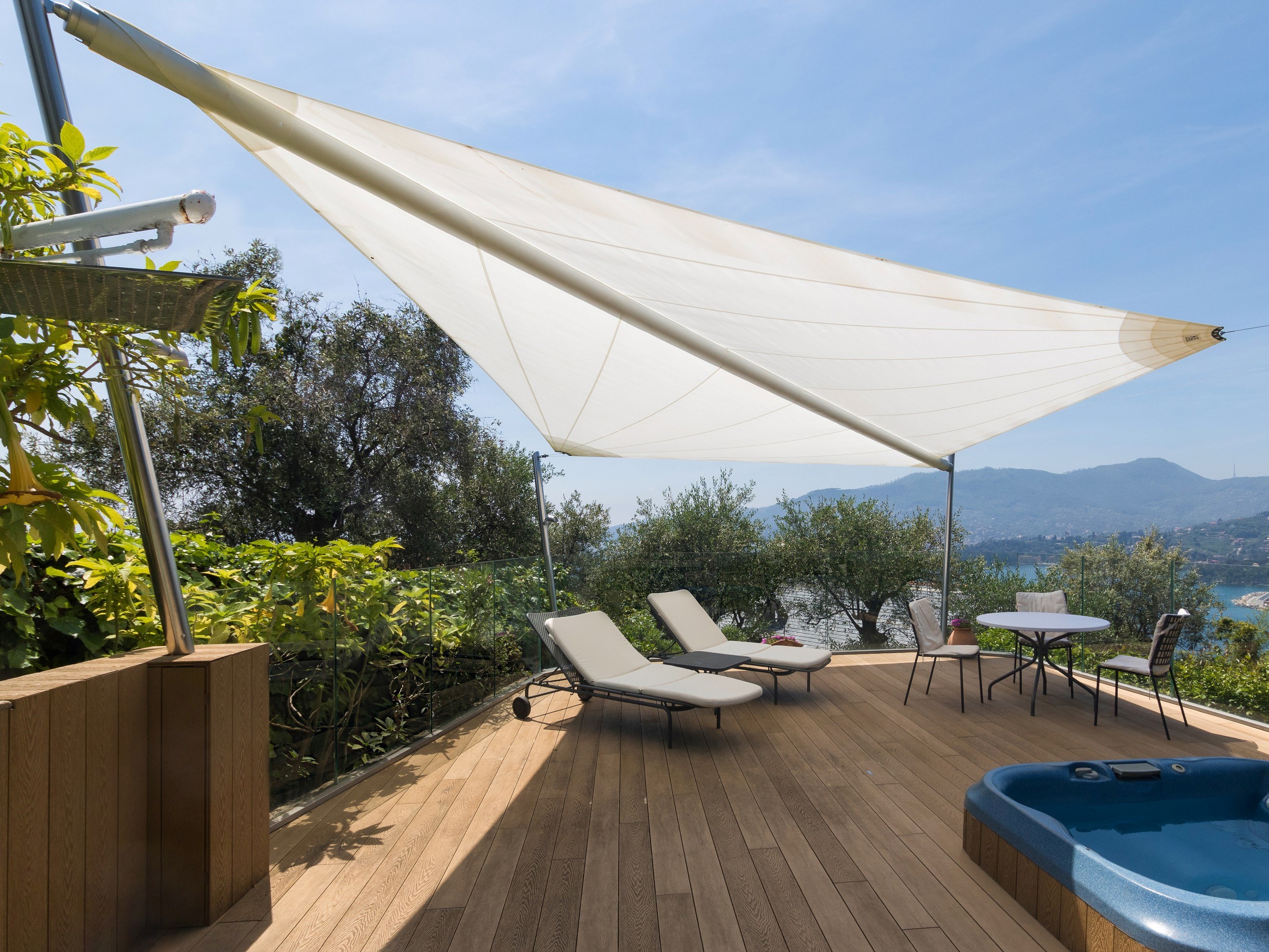 KHEOPE Motorized shade sail By KE Outdoor Design