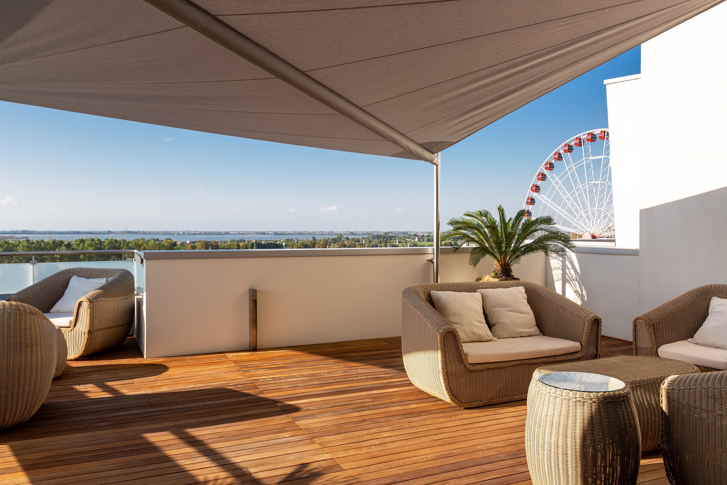 KHEOPE Motorized shade sail By KE Outdoor Design