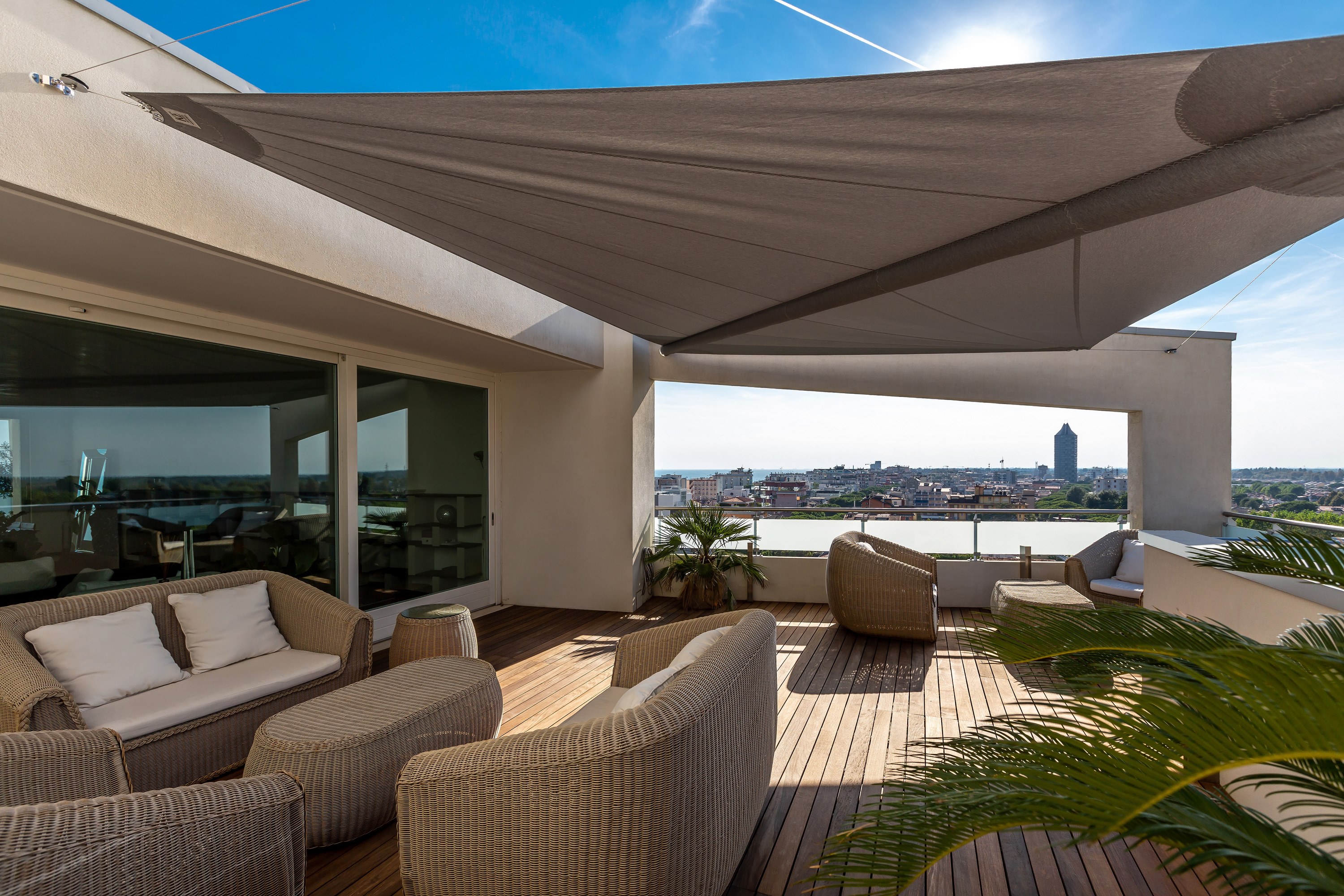 KHEOPE Motorized shade sail By KE Outdoor Design