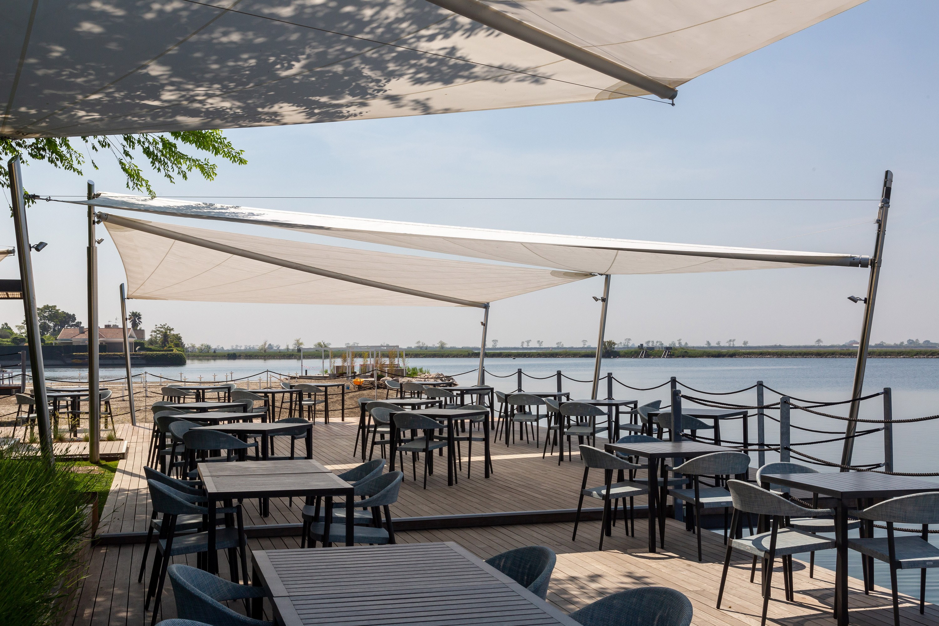 KHEOPE Motorized shade sail By KE Outdoor Design