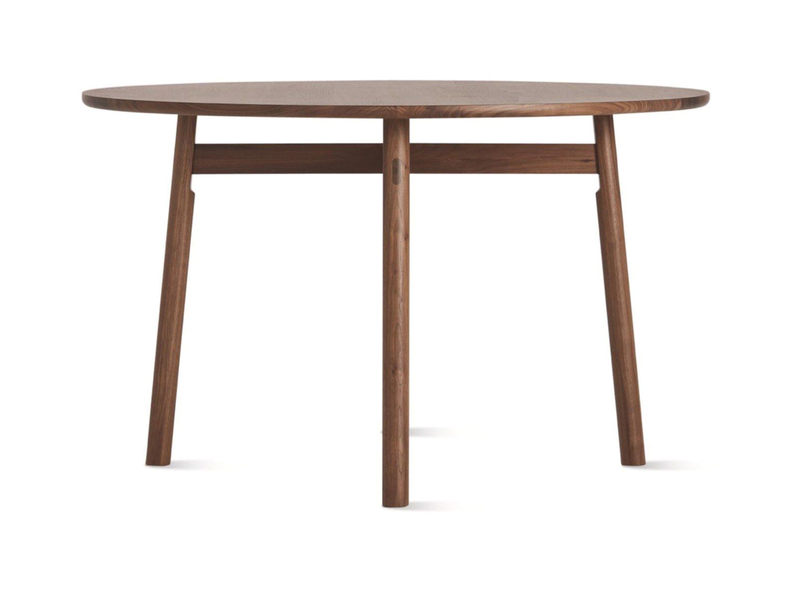 KIGUMI | Walnut table Round walnut table By Case | design Nazanin Kamali
