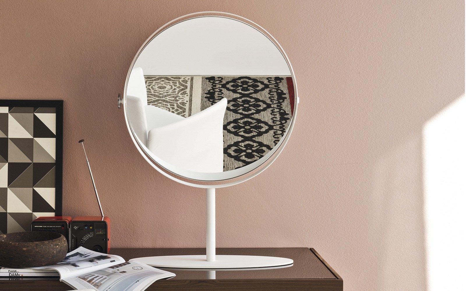 Table-top round mirror KIOO By Calligaris design Matteo Cibic