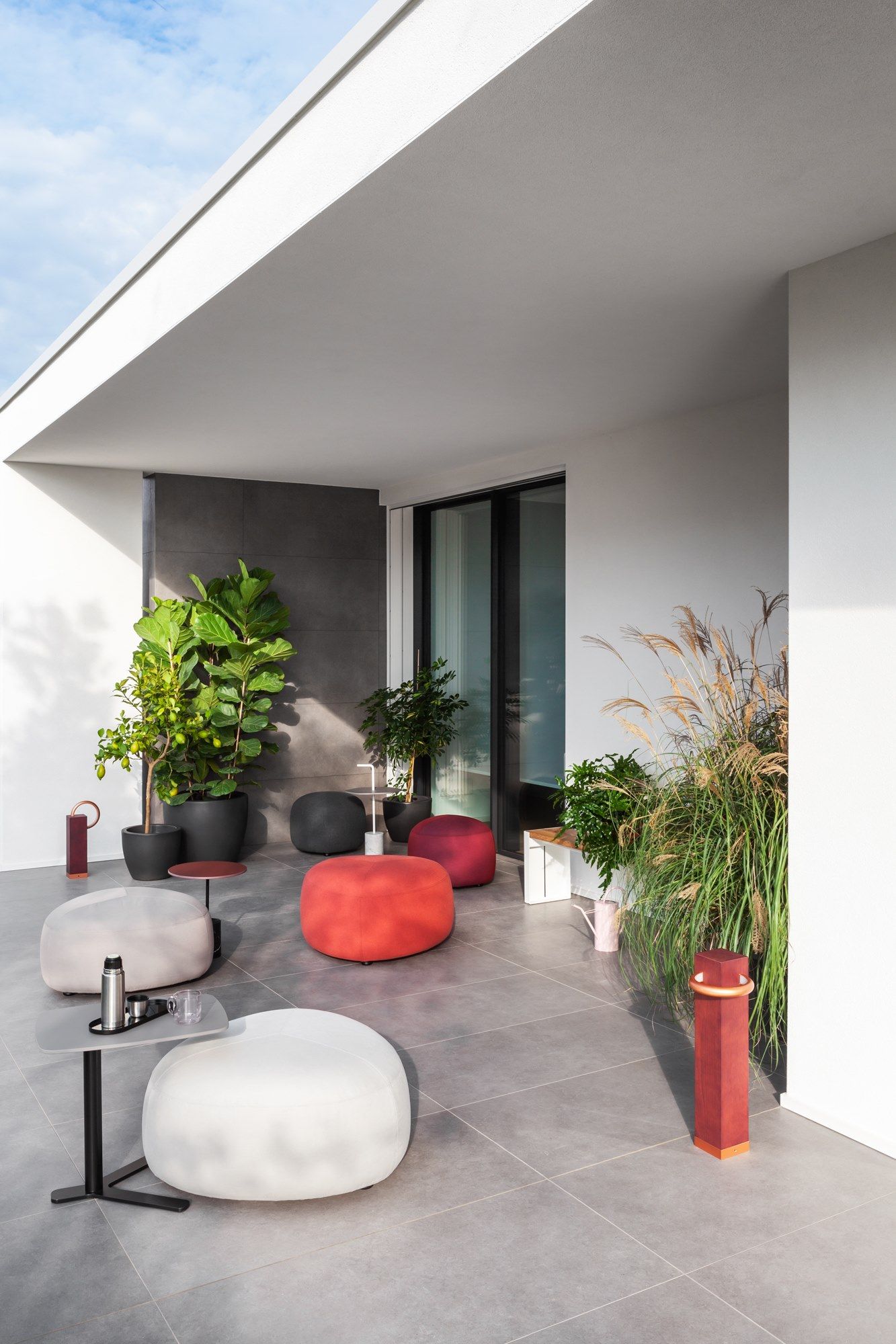 KIPU OUTDOOR Fabric garden pouf with removable cover By Lapalma ...