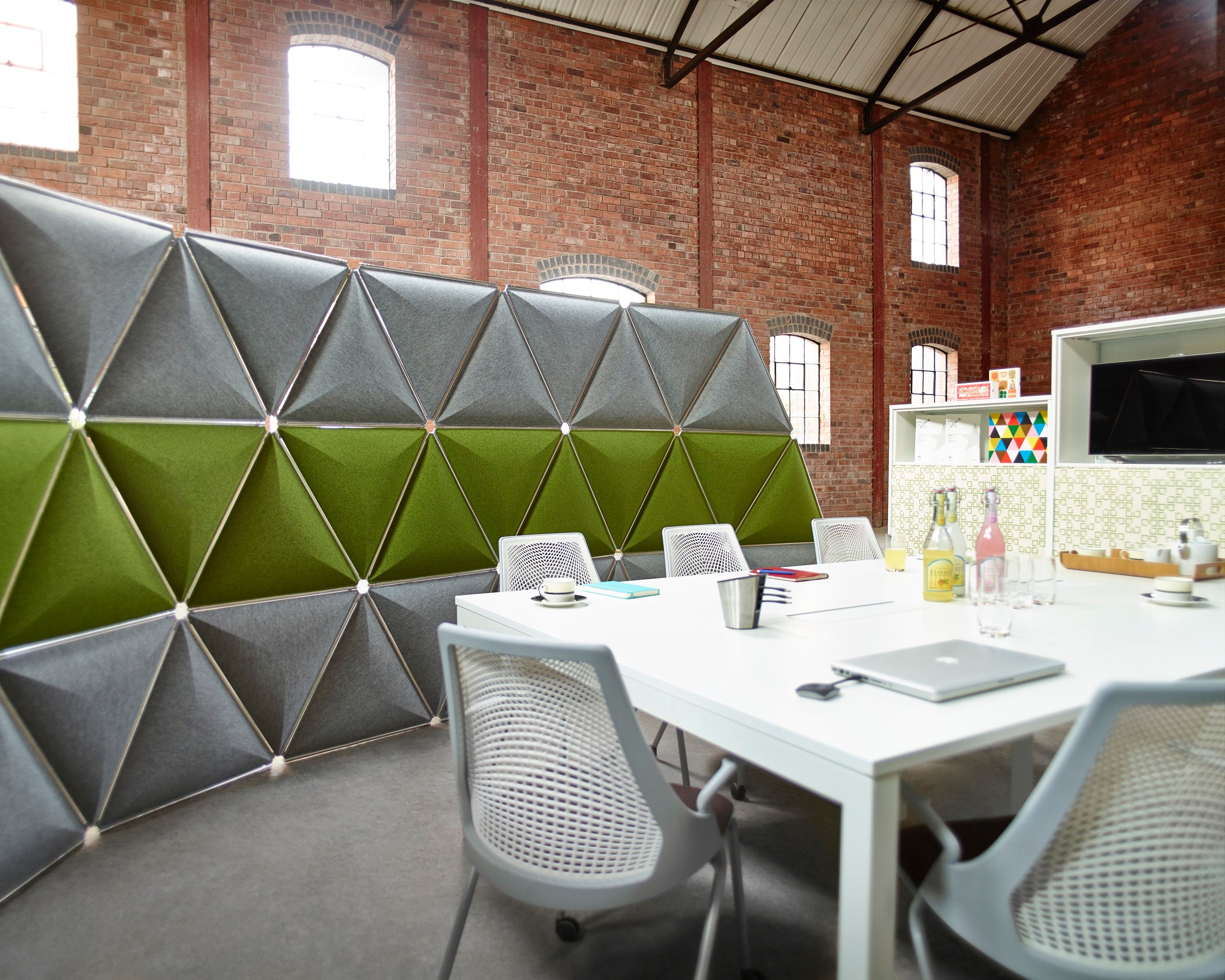 KIVO Sound absorbing modular office screen By Herman Miller | design ...