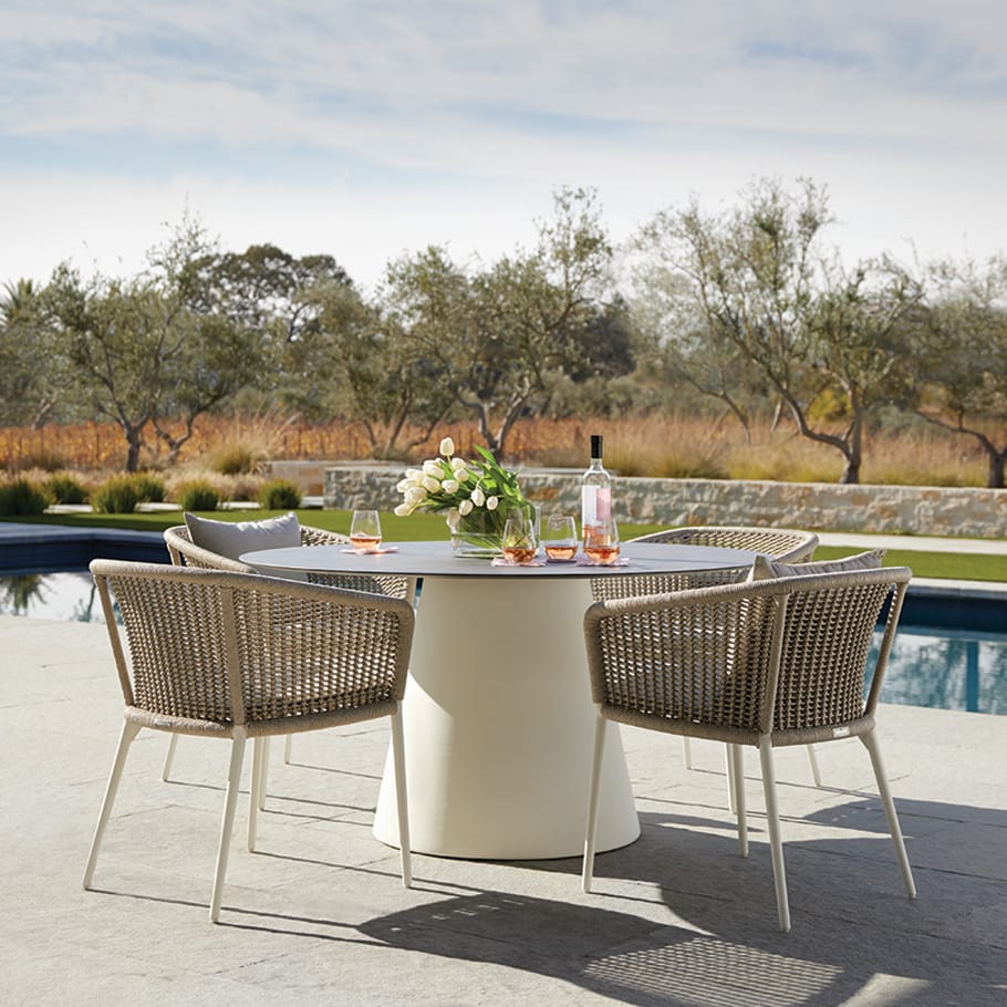 KNOT | Chair with armrests By JANUS et Cie