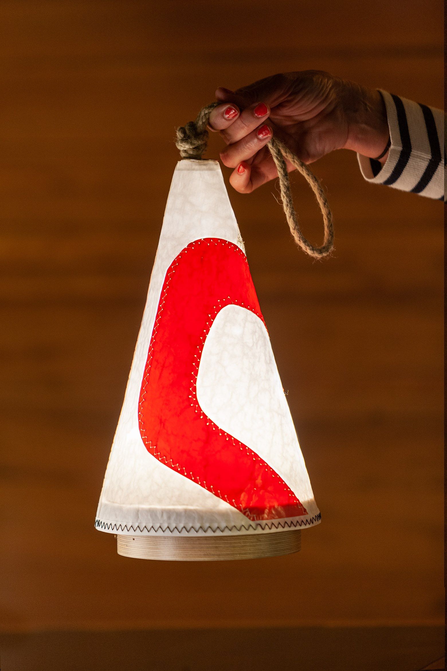 Indirect light cordless recycled material table lamp KNOT By DVELAS