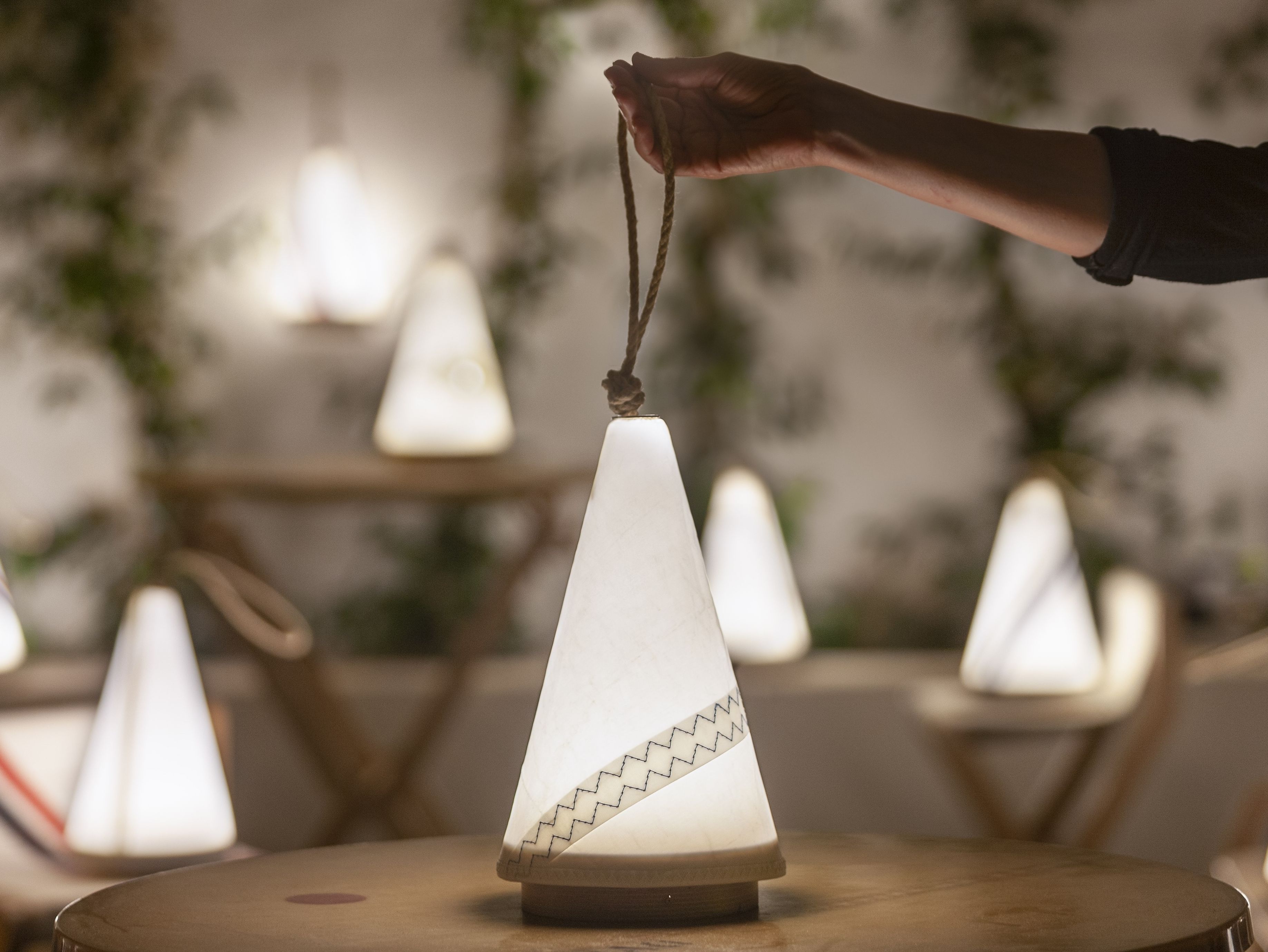 Indirect light cordless recycled material table lamp KNOT By DVELAS