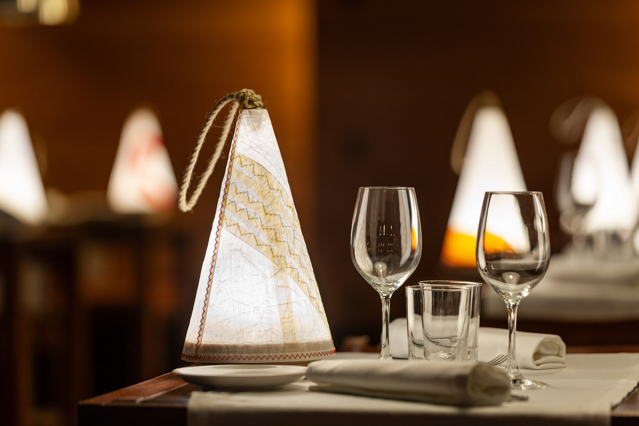 Indirect light cordless recycled material table lamp KNOT By DVELAS