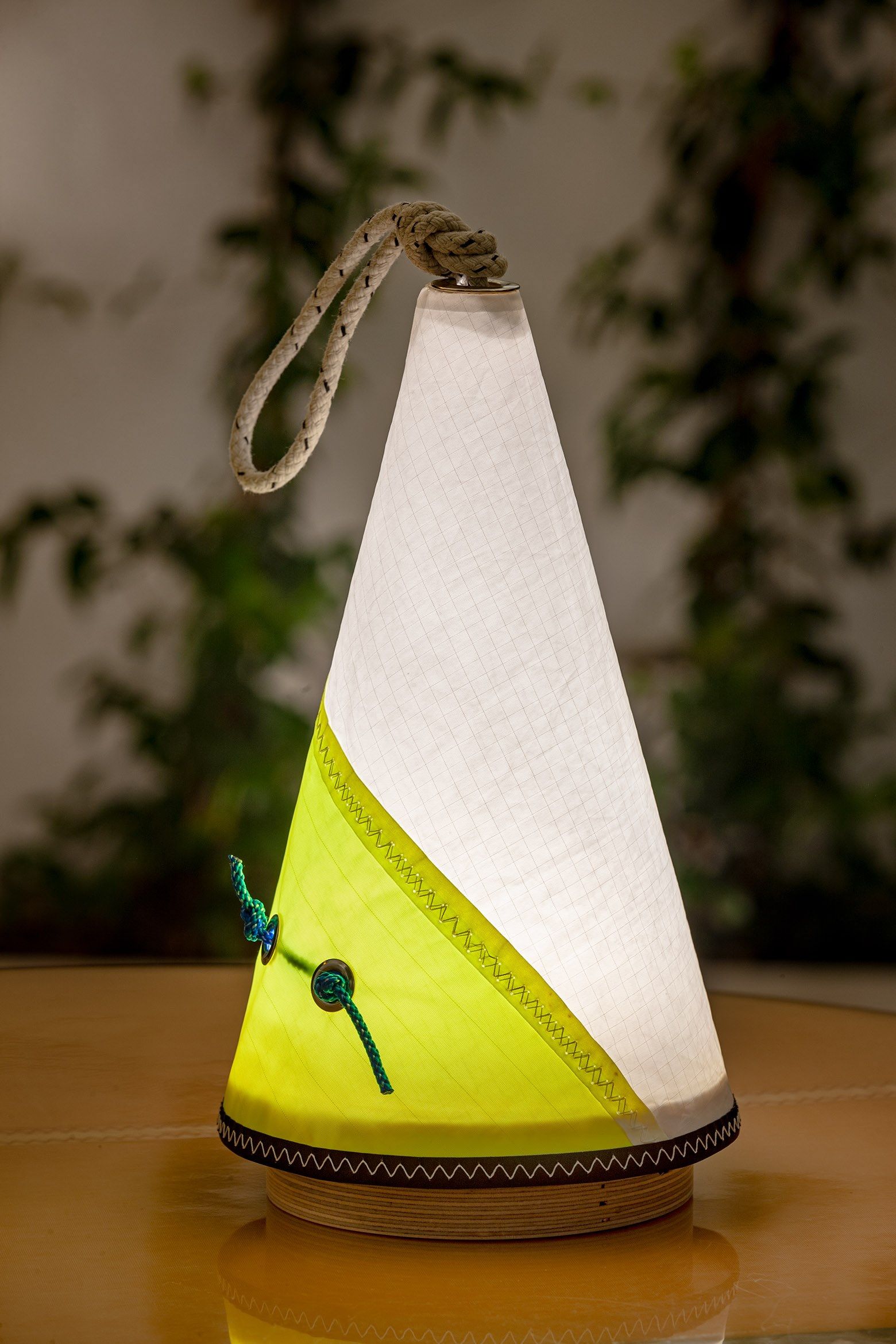 Indirect light cordless recycled material table lamp KNOT By DVELAS