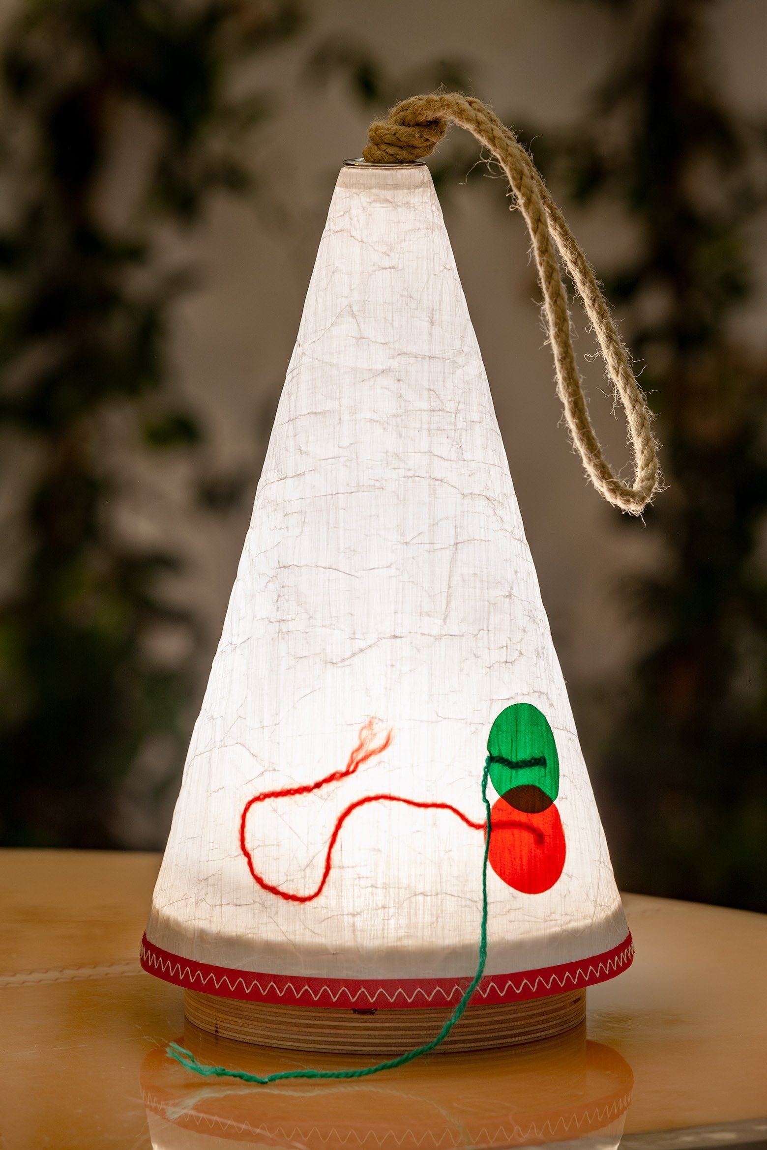 Indirect light cordless recycled material table lamp KNOT By DVELAS