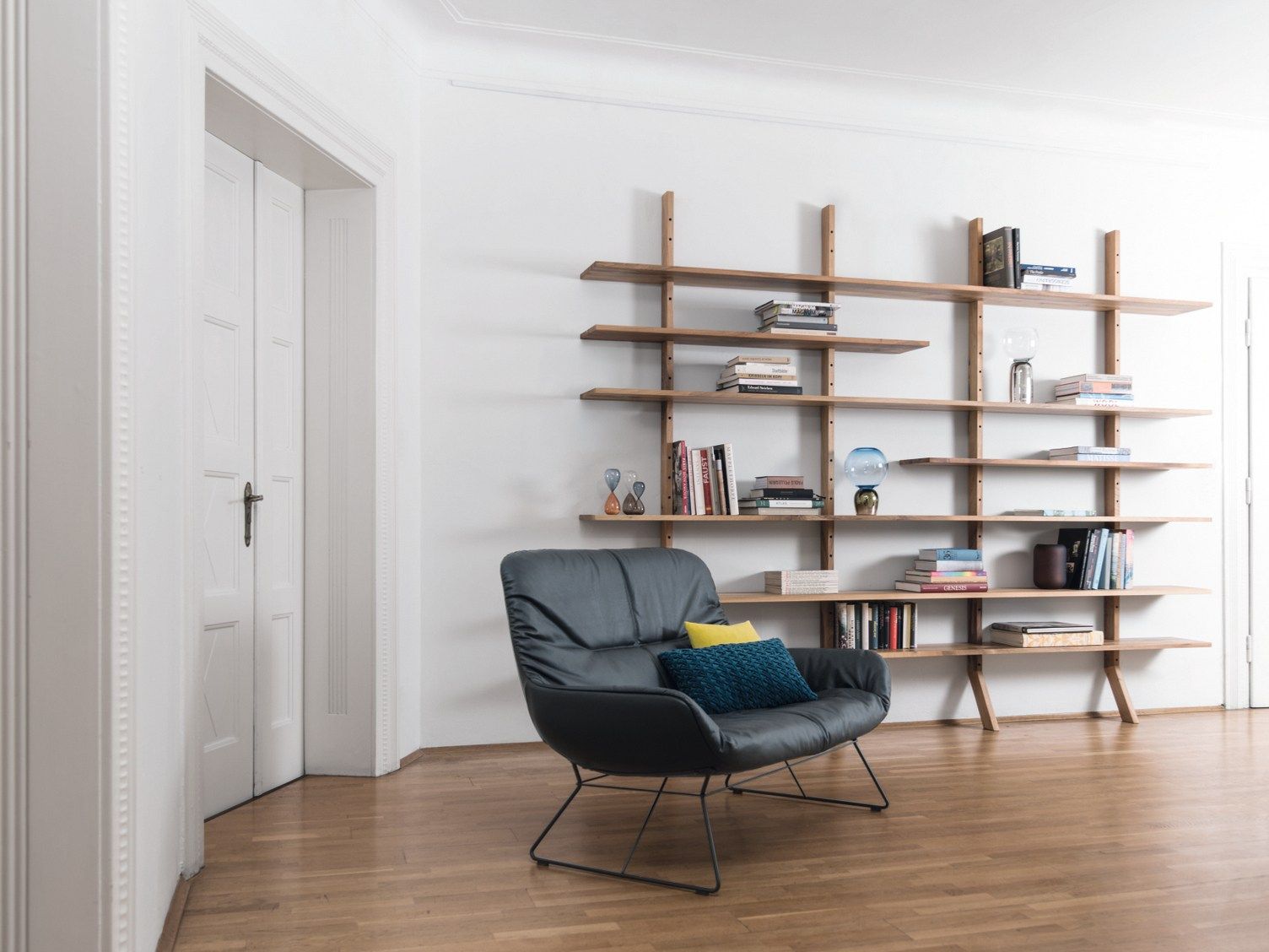 Open wall-mounted wooden shelving unit KS01 By JANUA