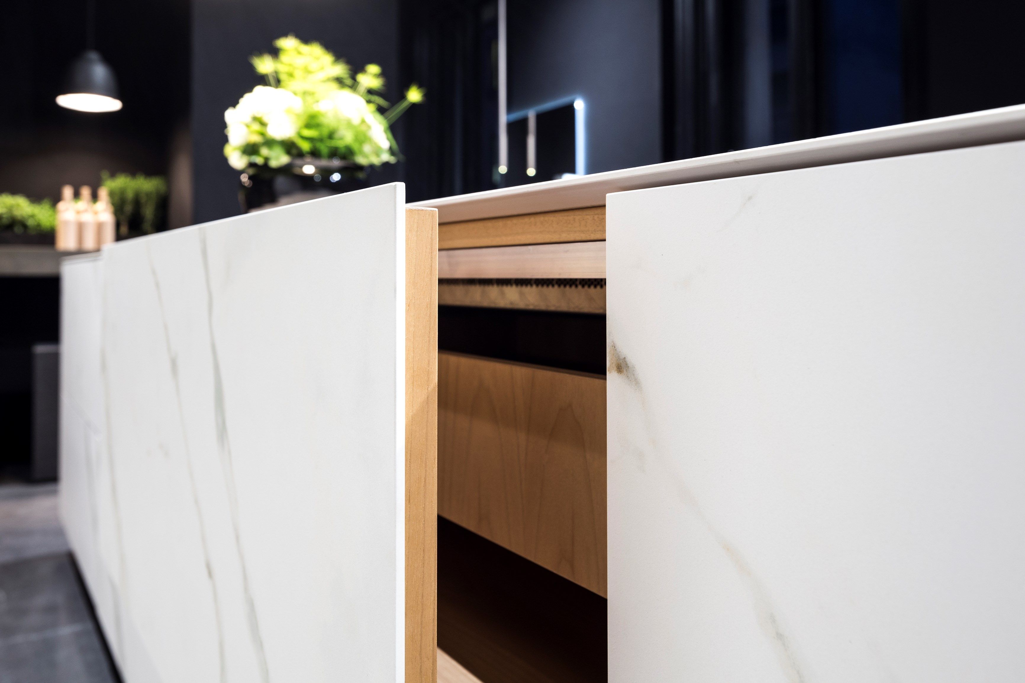 KUBE | Kitchen with island By RIFRA