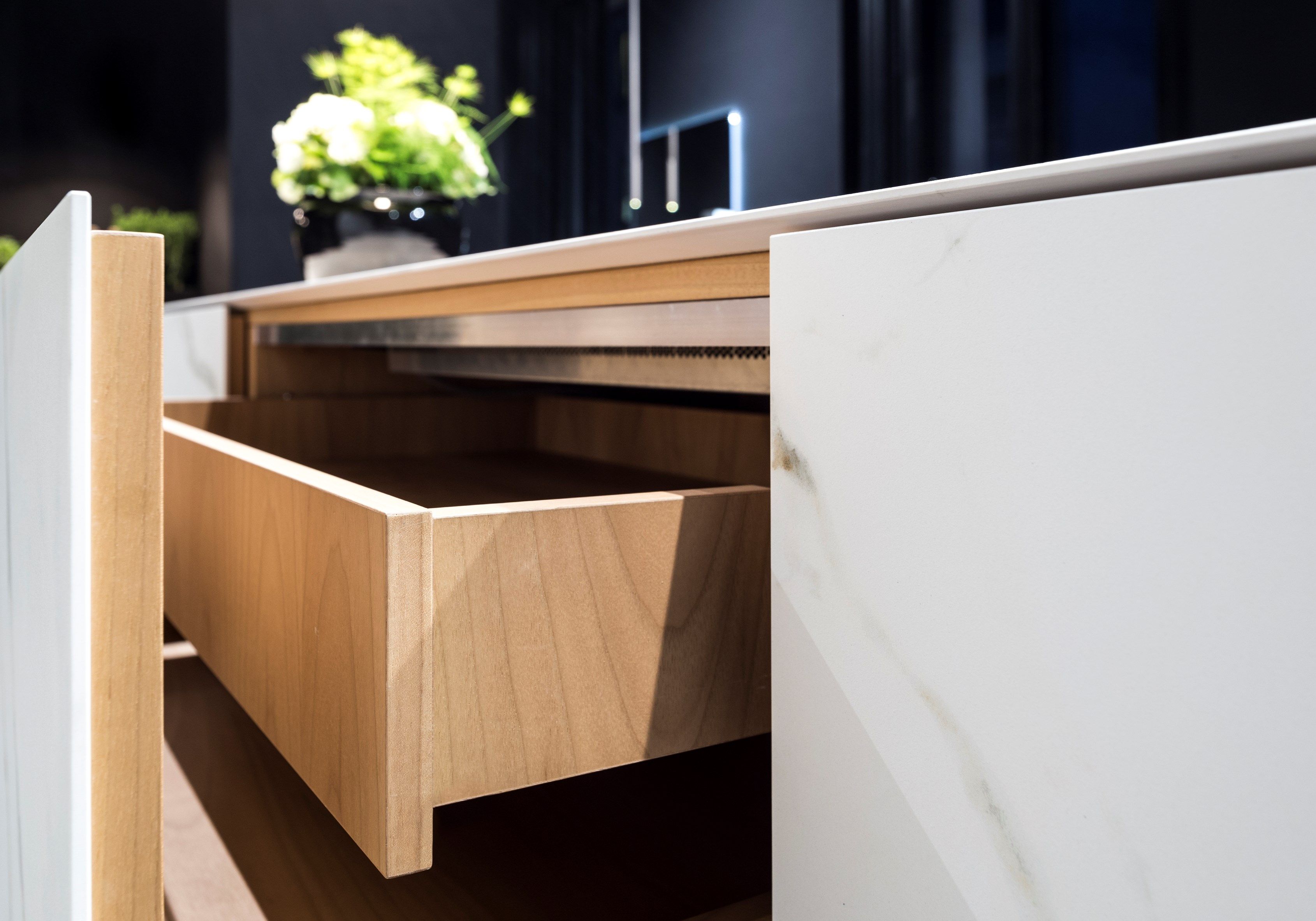 KUBE | Kitchen with island By RIFRA