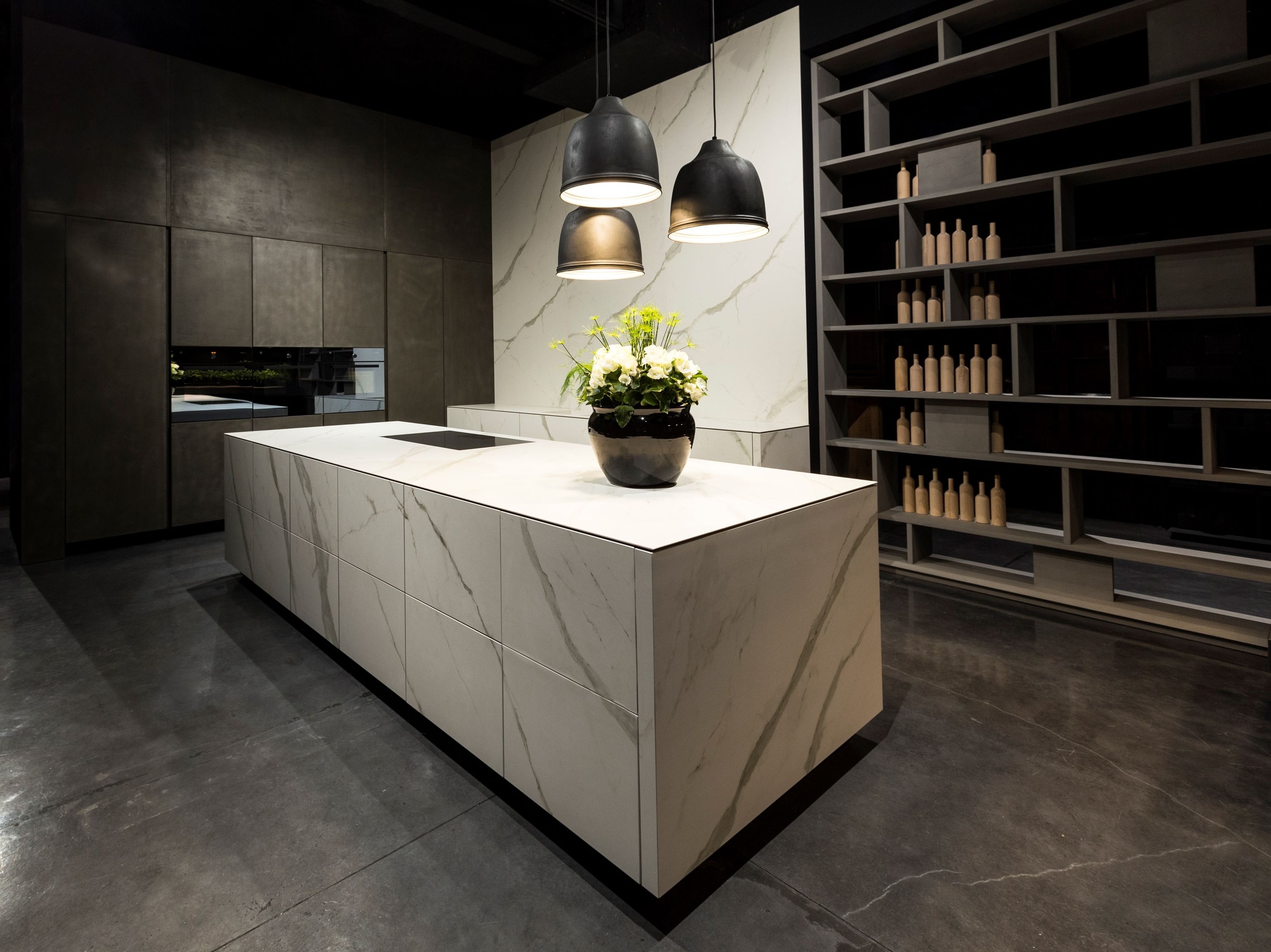 KUBE | Kitchen with island By RIFRA