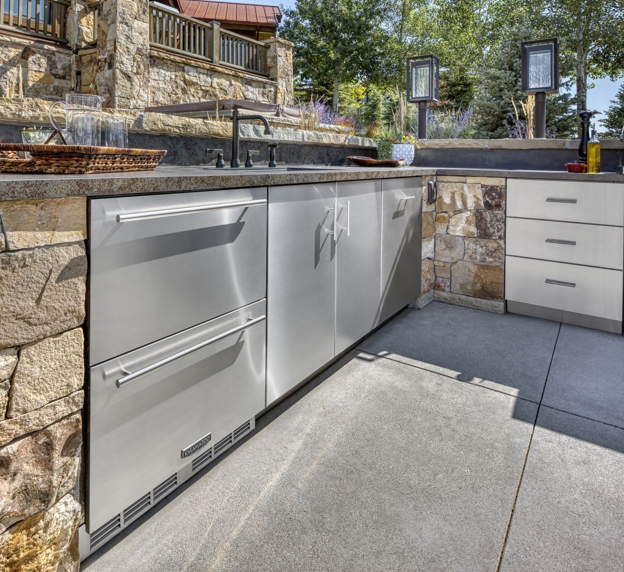 SIGNATURE Outdoor kitchen By Kalamazoo