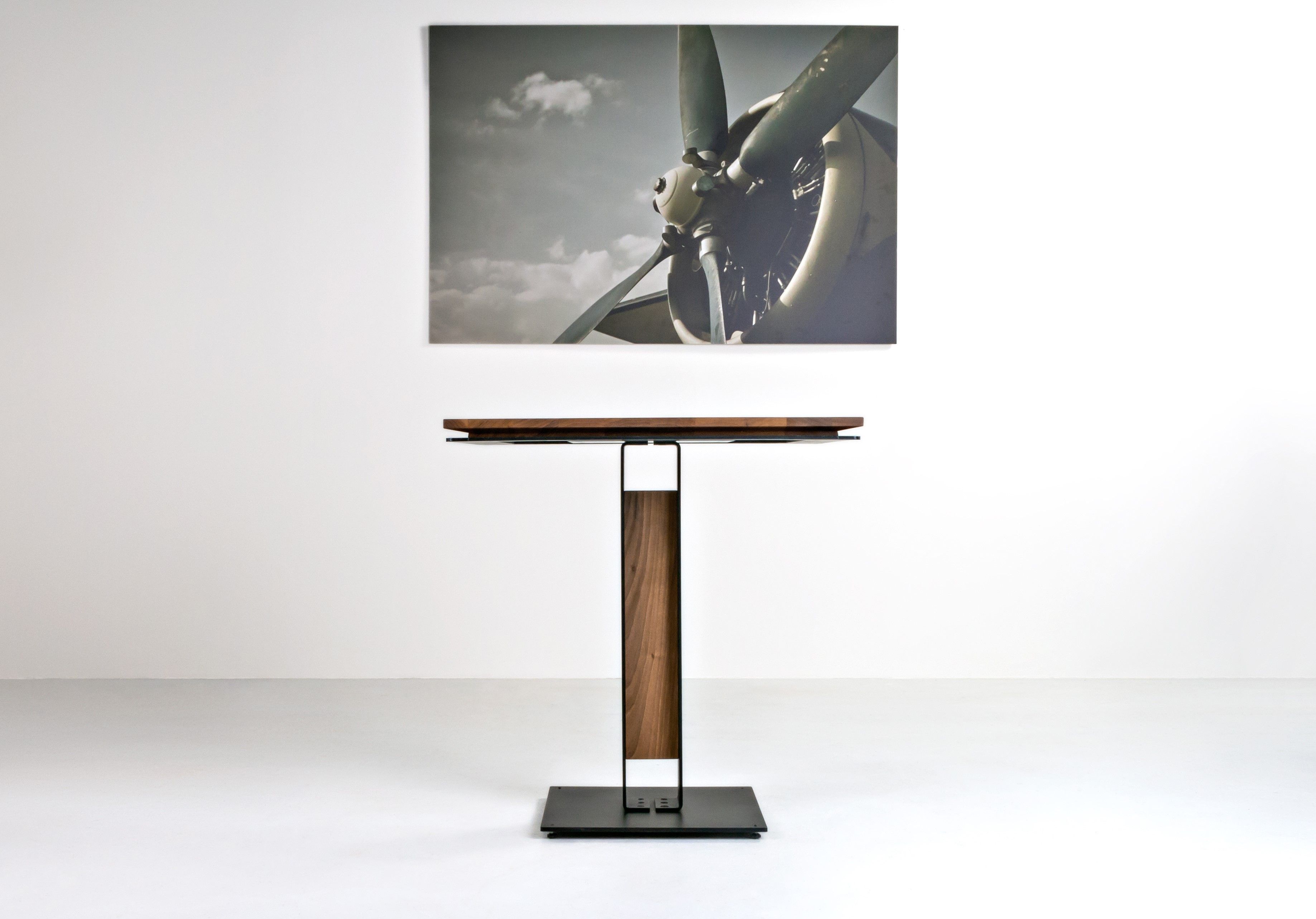 L | Square table By HOOKL und STOOL design Aleksandar Ugresic