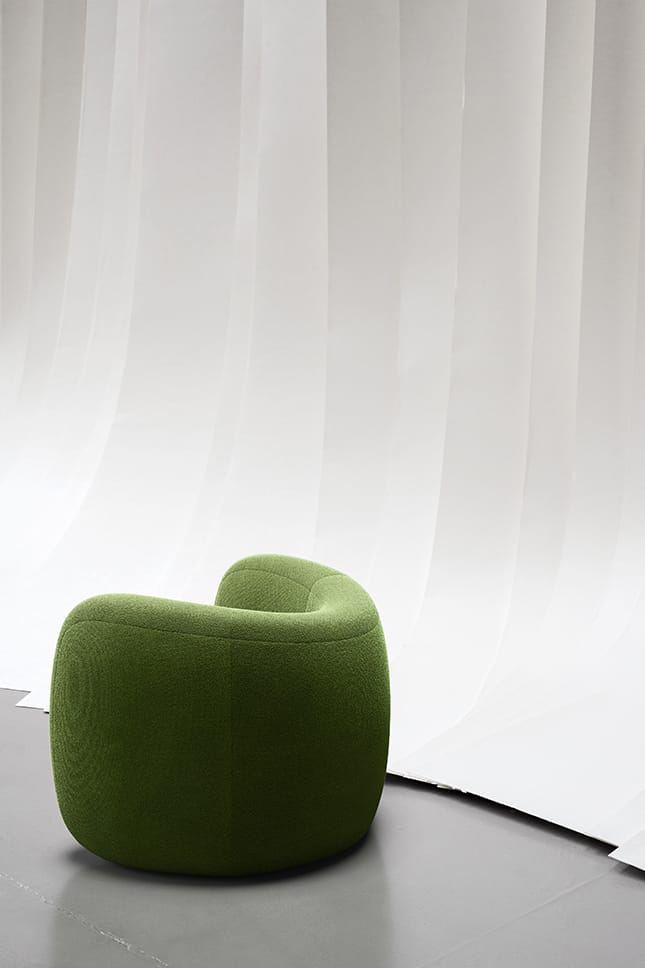 LAGOA Fabric easy chair with armrests By Tacchini | design Zanini de Zanine