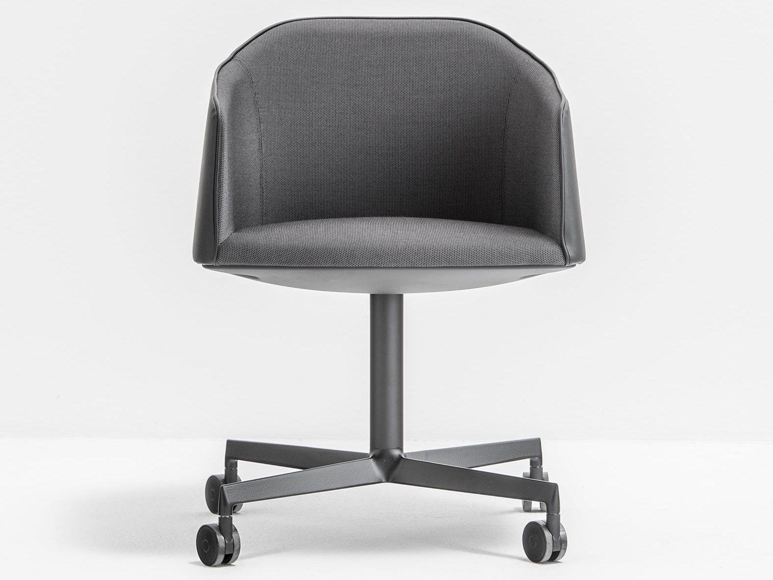 LAJA 886 Chair By Pedrali