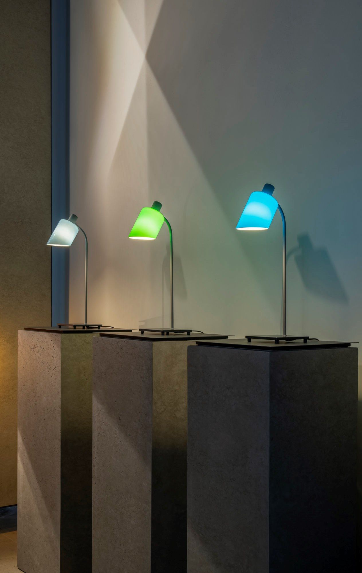 LAMPE DE BUREAU | Table lamp By NEMO design Charlotte Perriand