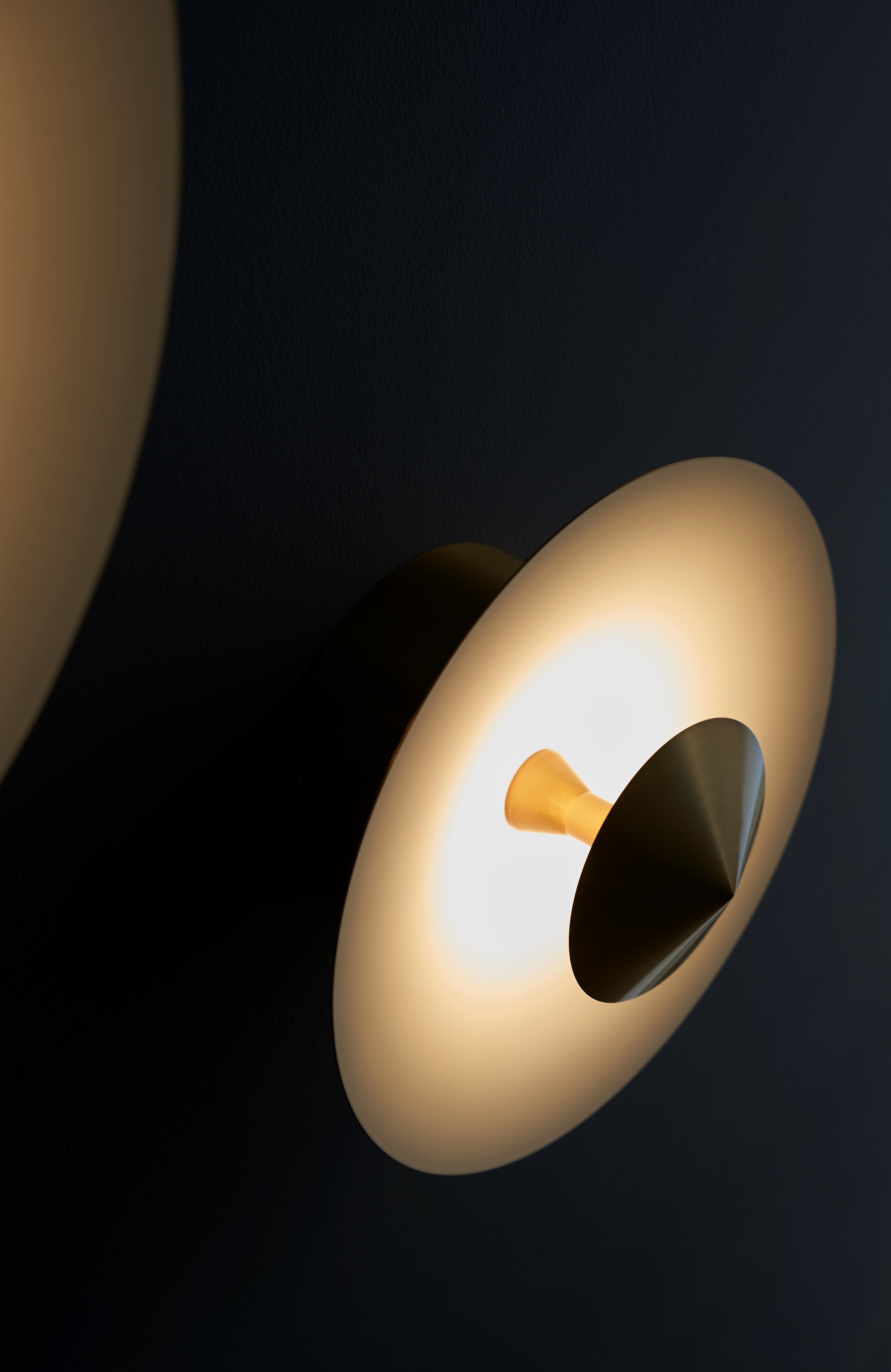LAOS | Wall/Ceiling Lamps By KAISHI design Hugo Tejada